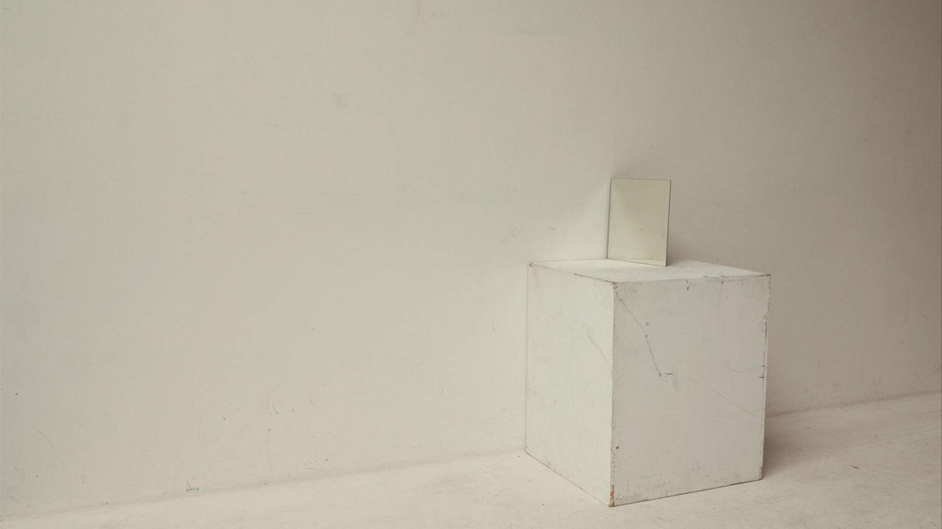 Simon Harsent Explores the Effect of the ‘White Cube’ In Playful Photos ...