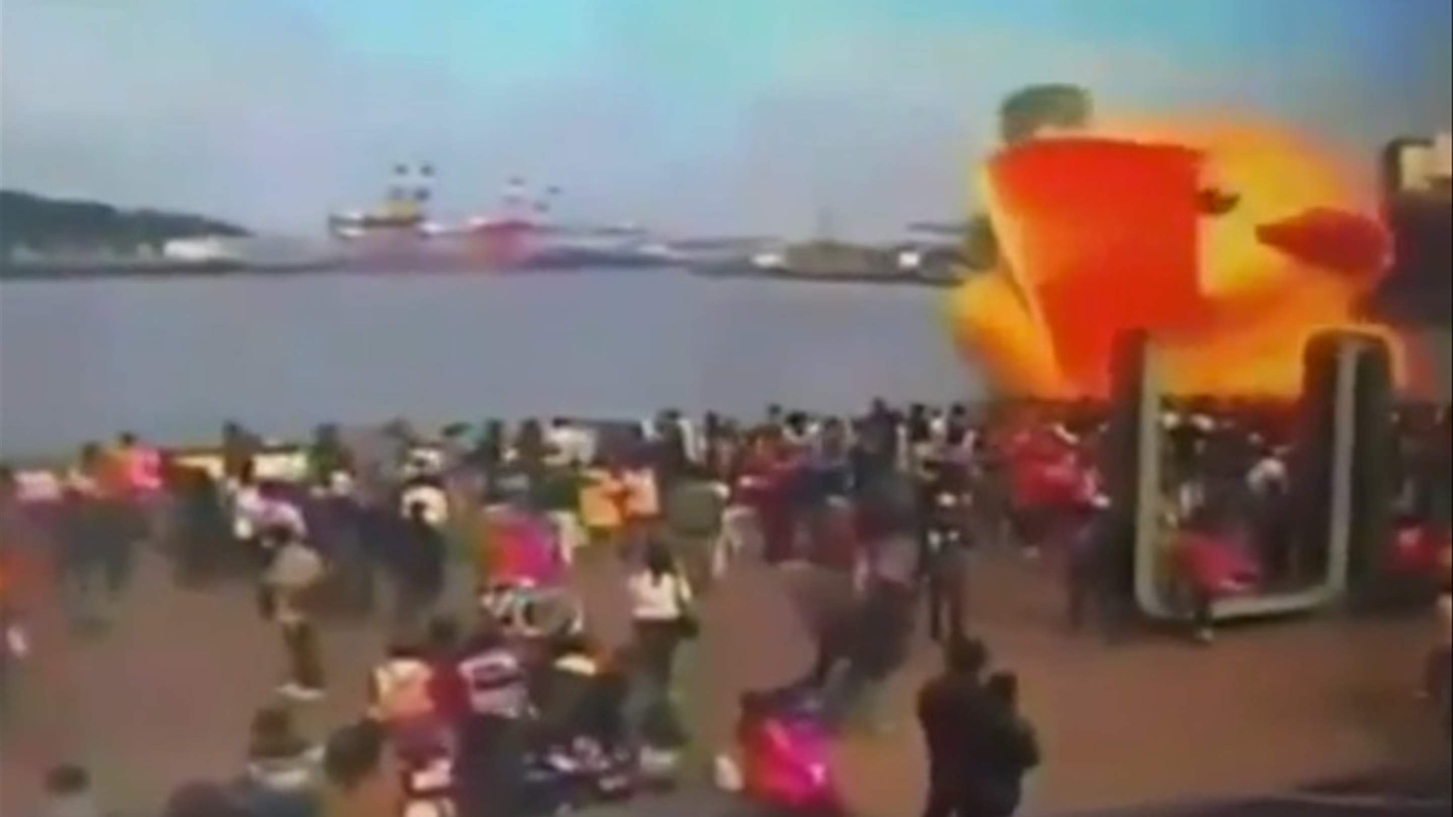 Giant Rubber Duck Explodes - Concrete Playground