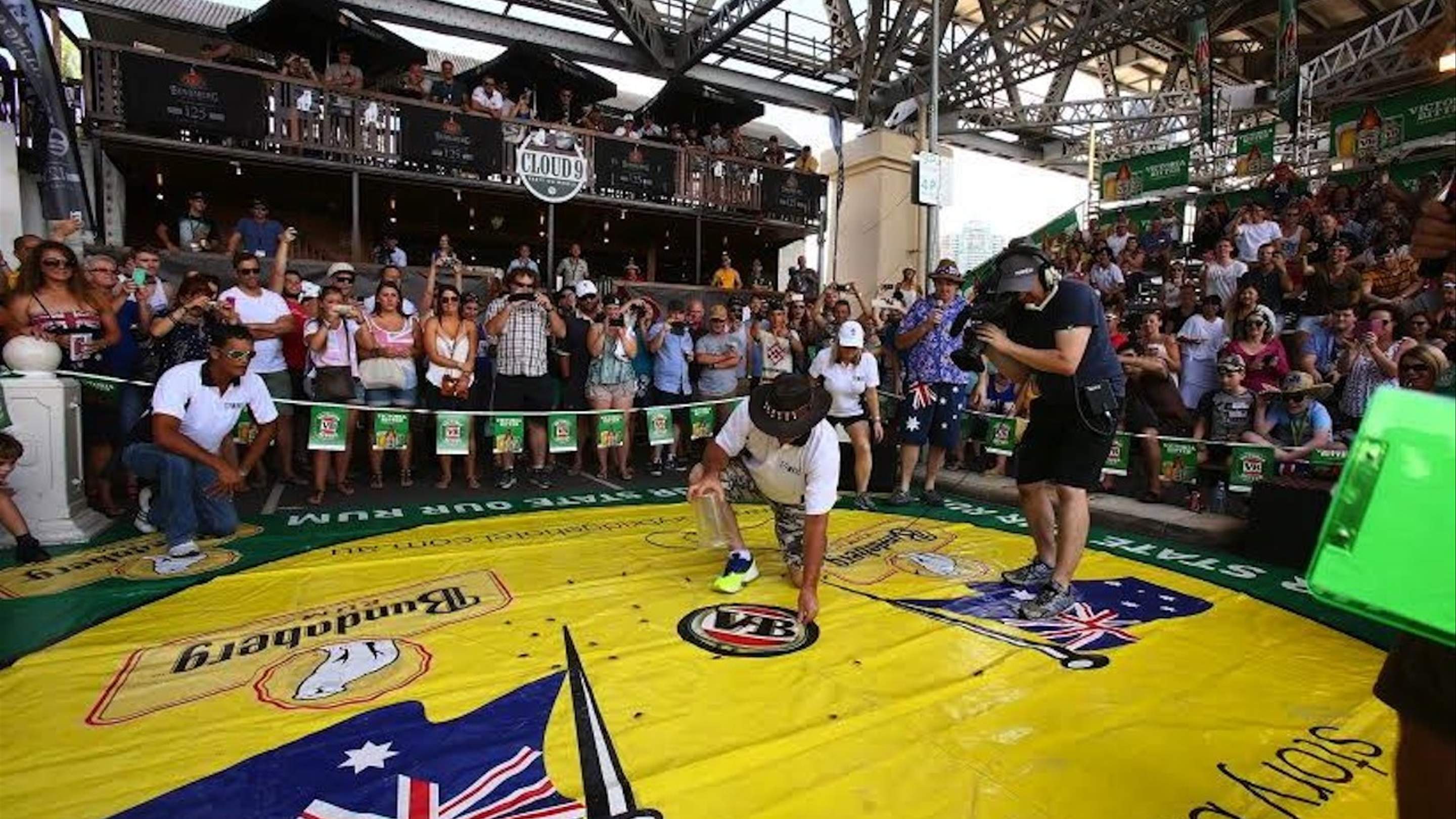 Cockroach Races at the Story Bridge Hotel - Concrete Playground