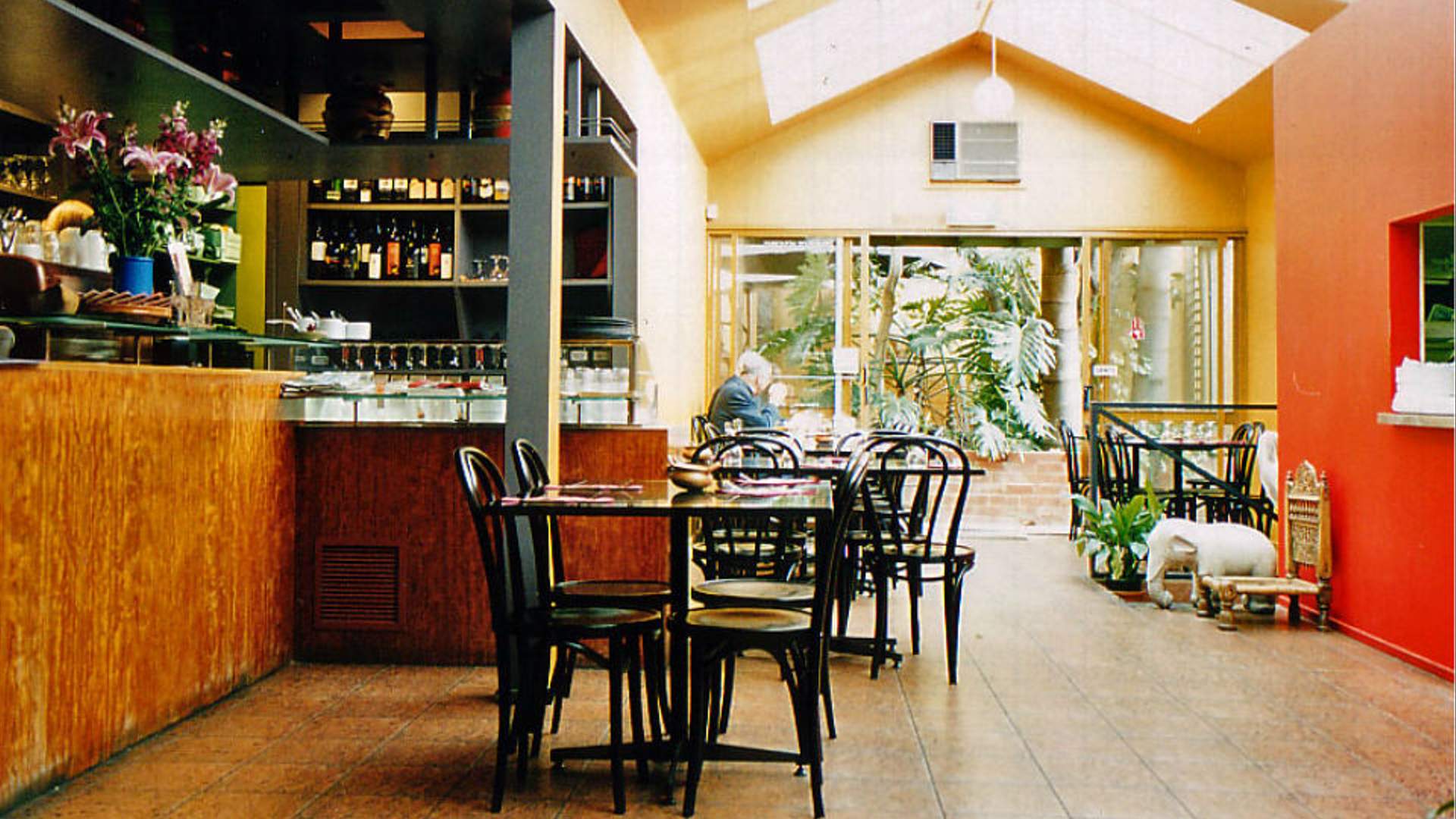 Shakahari, Carlton Review