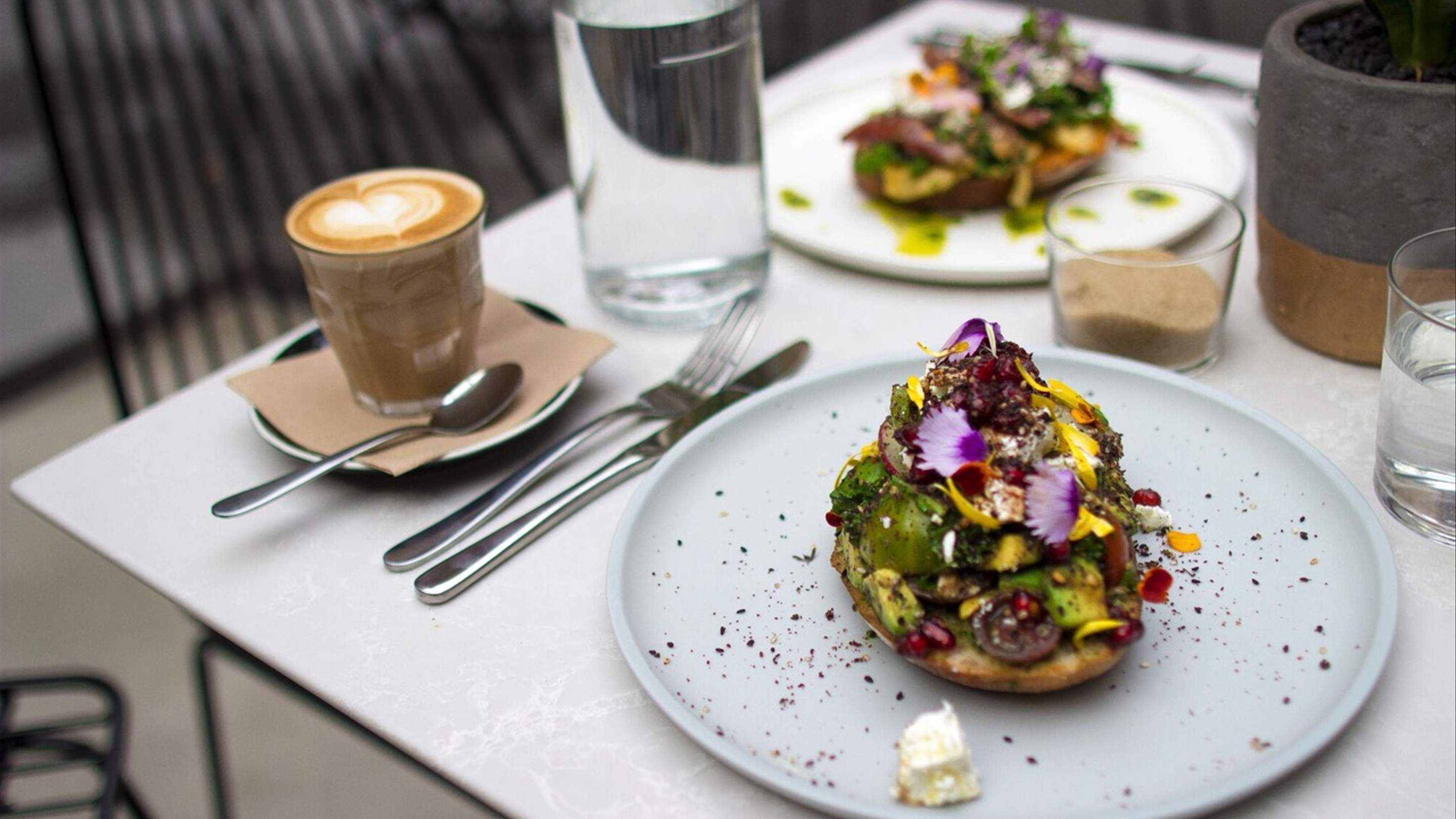 Henry Lee's, Redfern Review