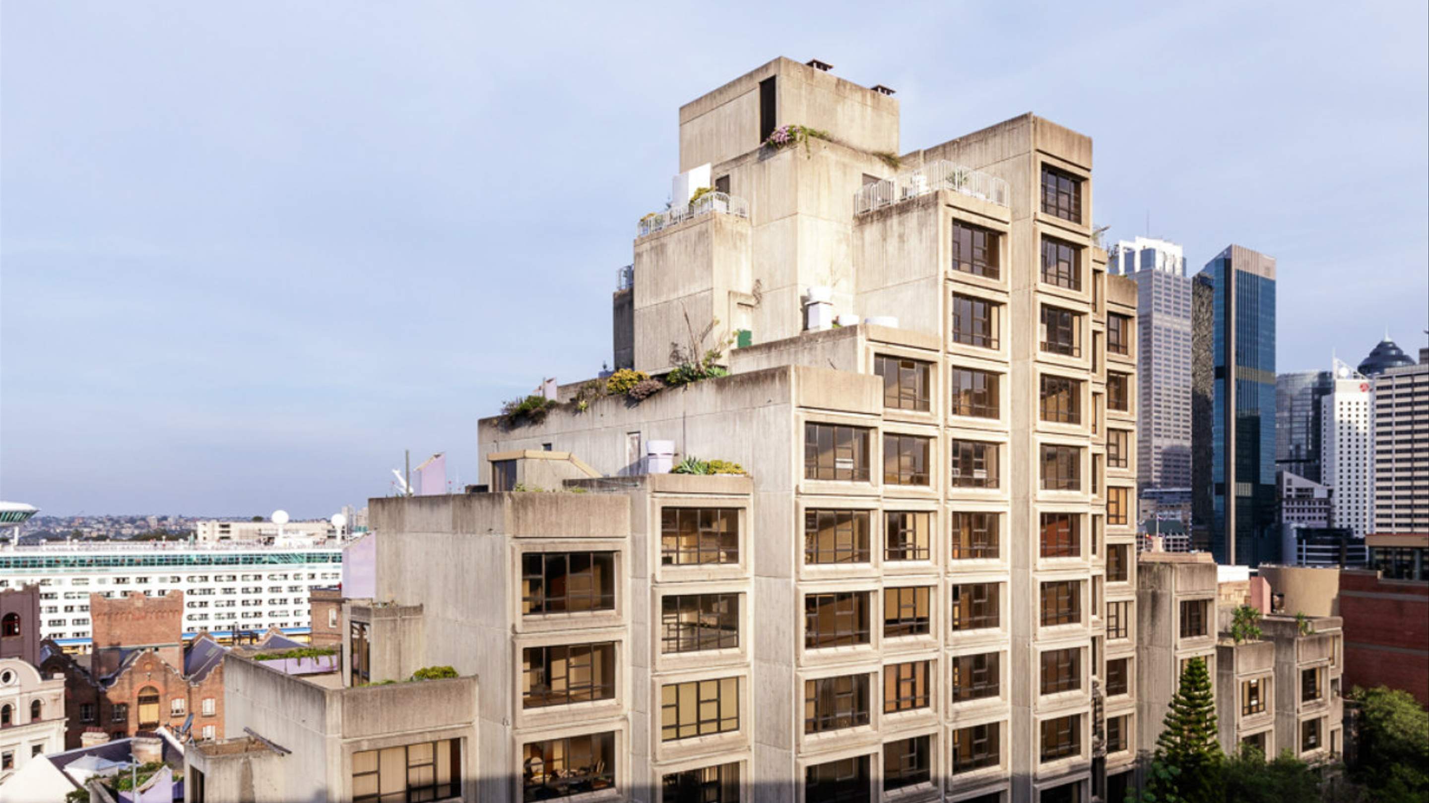 Last Tour of the Sirius Building - Concrete Playground
