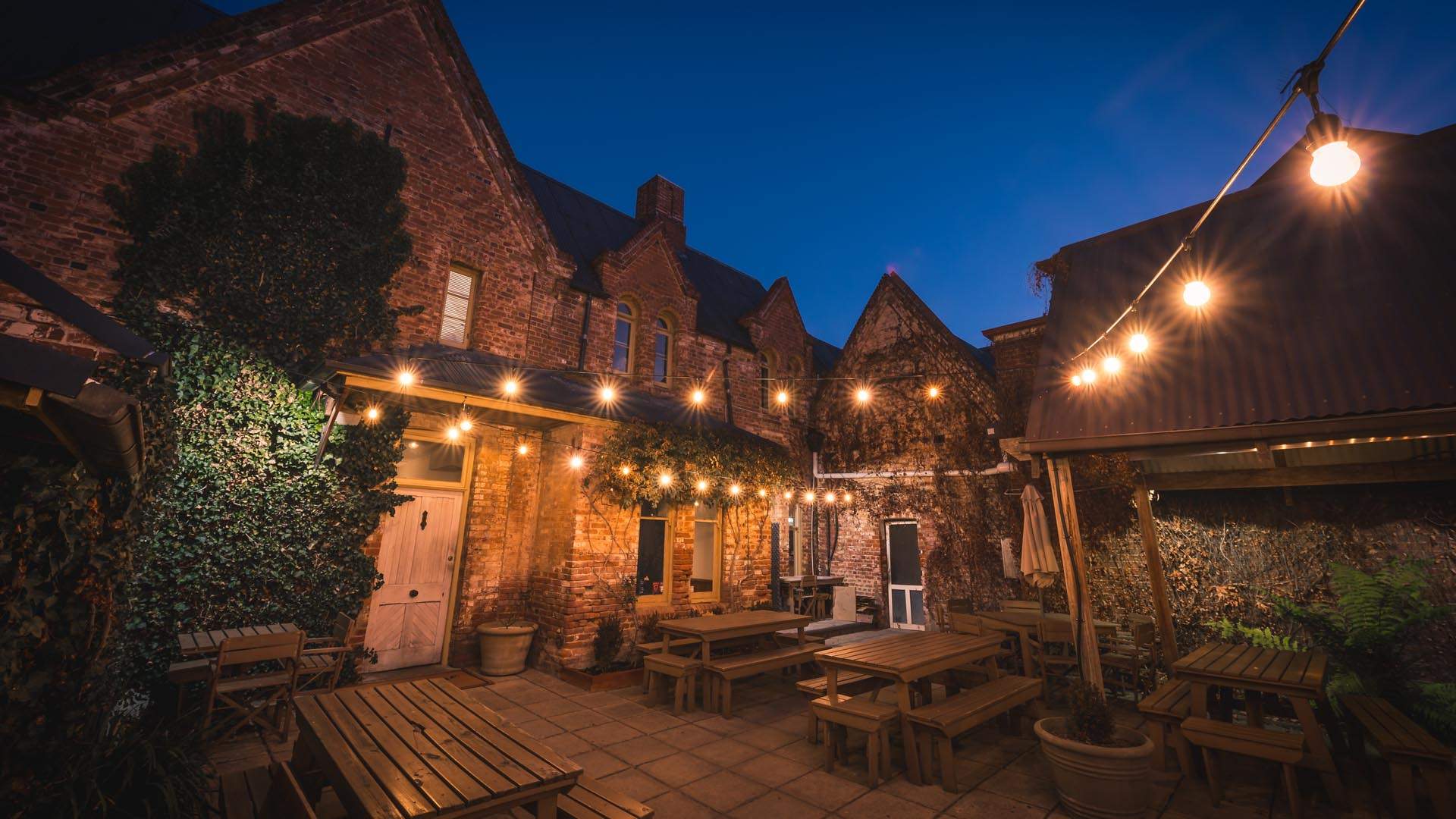 Church Bar, Bathurst Review