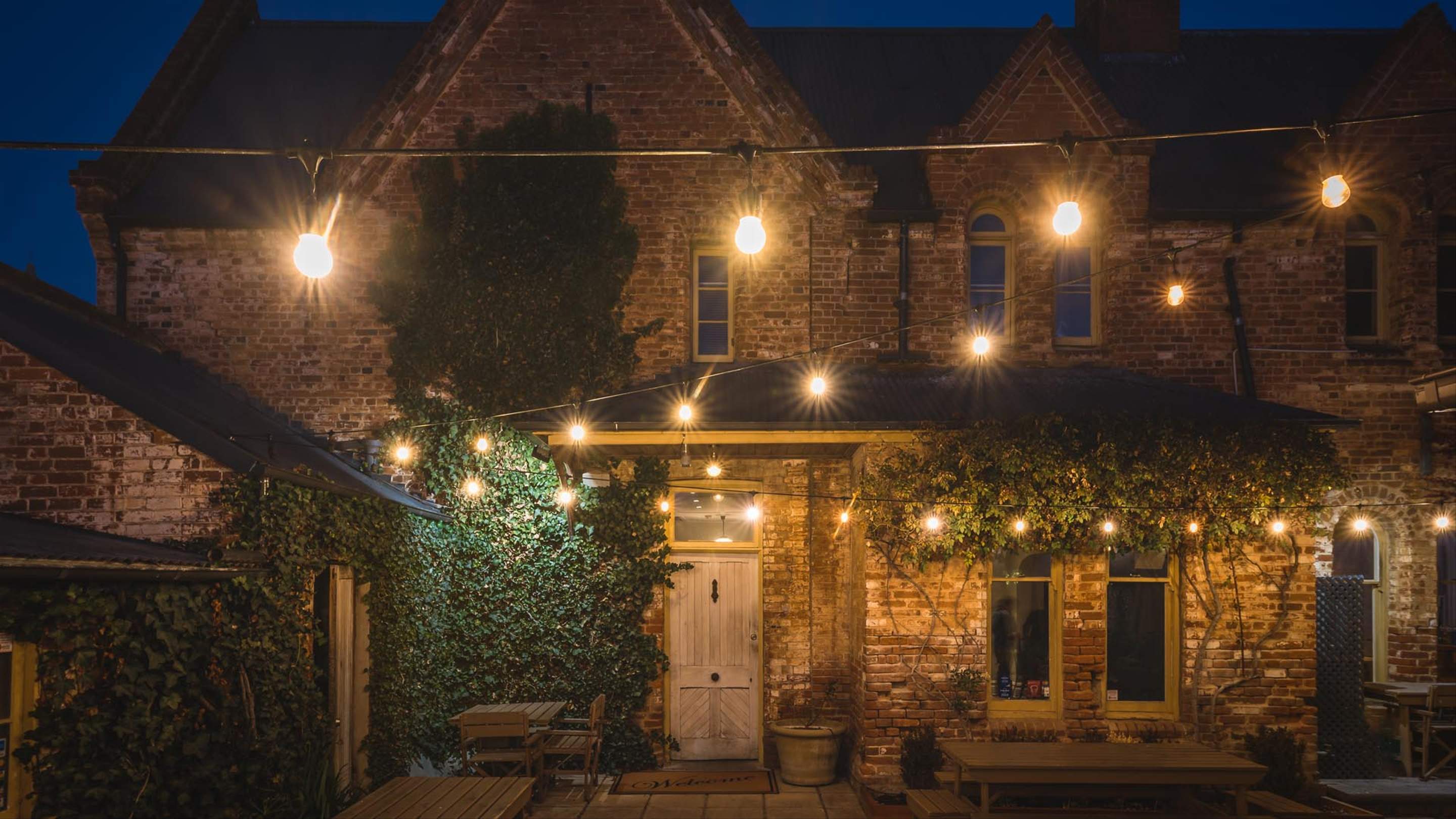 Church Bar, Bathurst Review