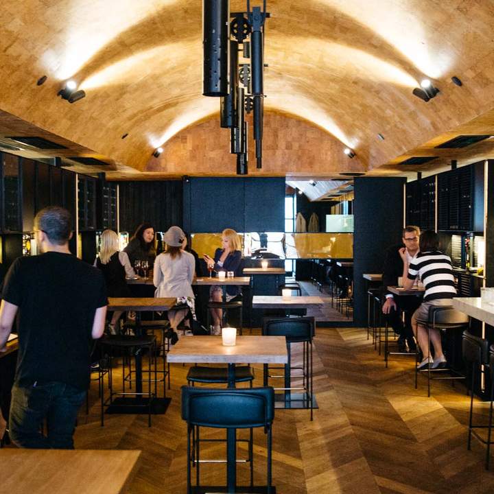 Arlechin, Melbourne Review