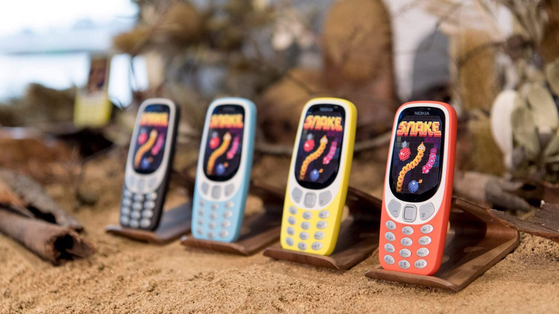 Nokia Is Re-Releasing Its Classic 3310 Snake-Bearing Phone in 3G ...