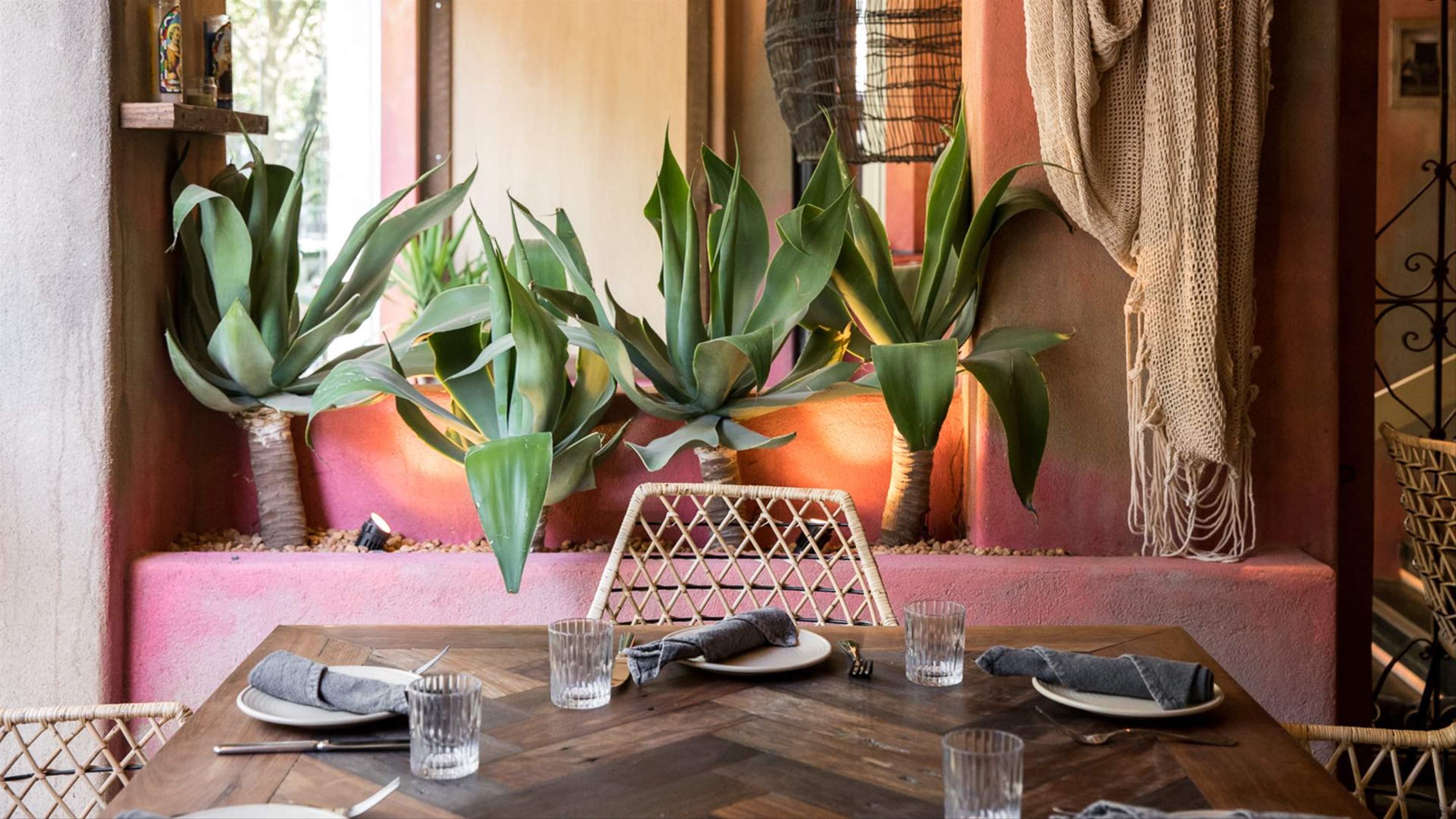 Chula, Potts Point Review