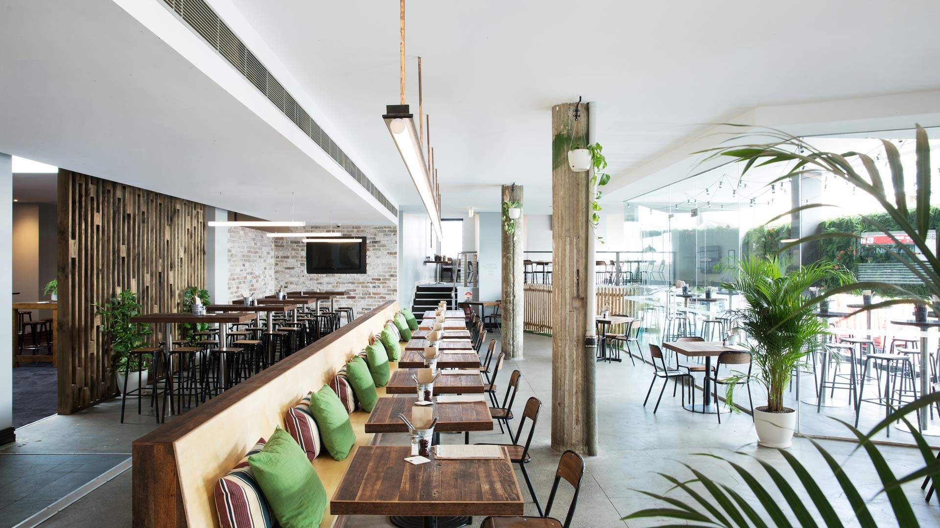Banksia Hotel, Banksia Review