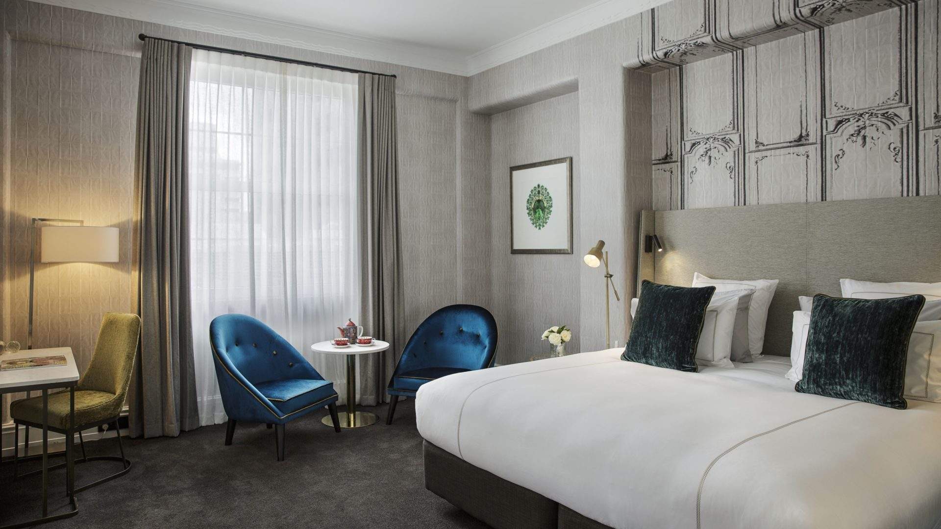 Tim Roxborough Visits Auckland's Historic Hotel Grand Windsor