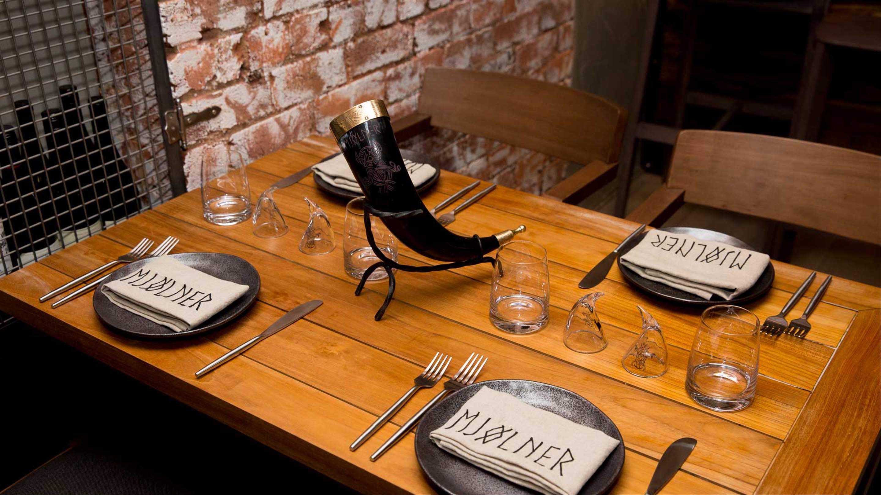 Mjolner, Melbourne Review