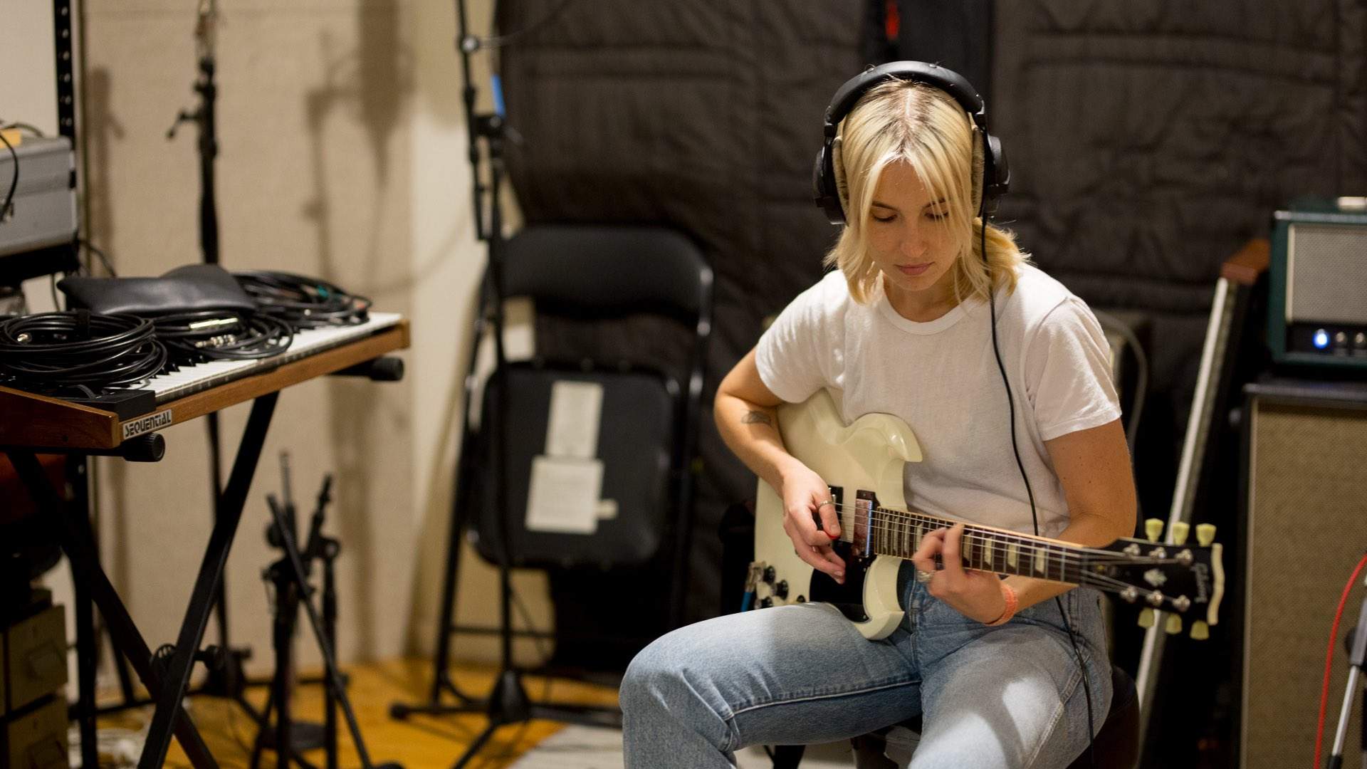 How Musician Ali Barter Taps into Her Creative Process - Concrete ...
