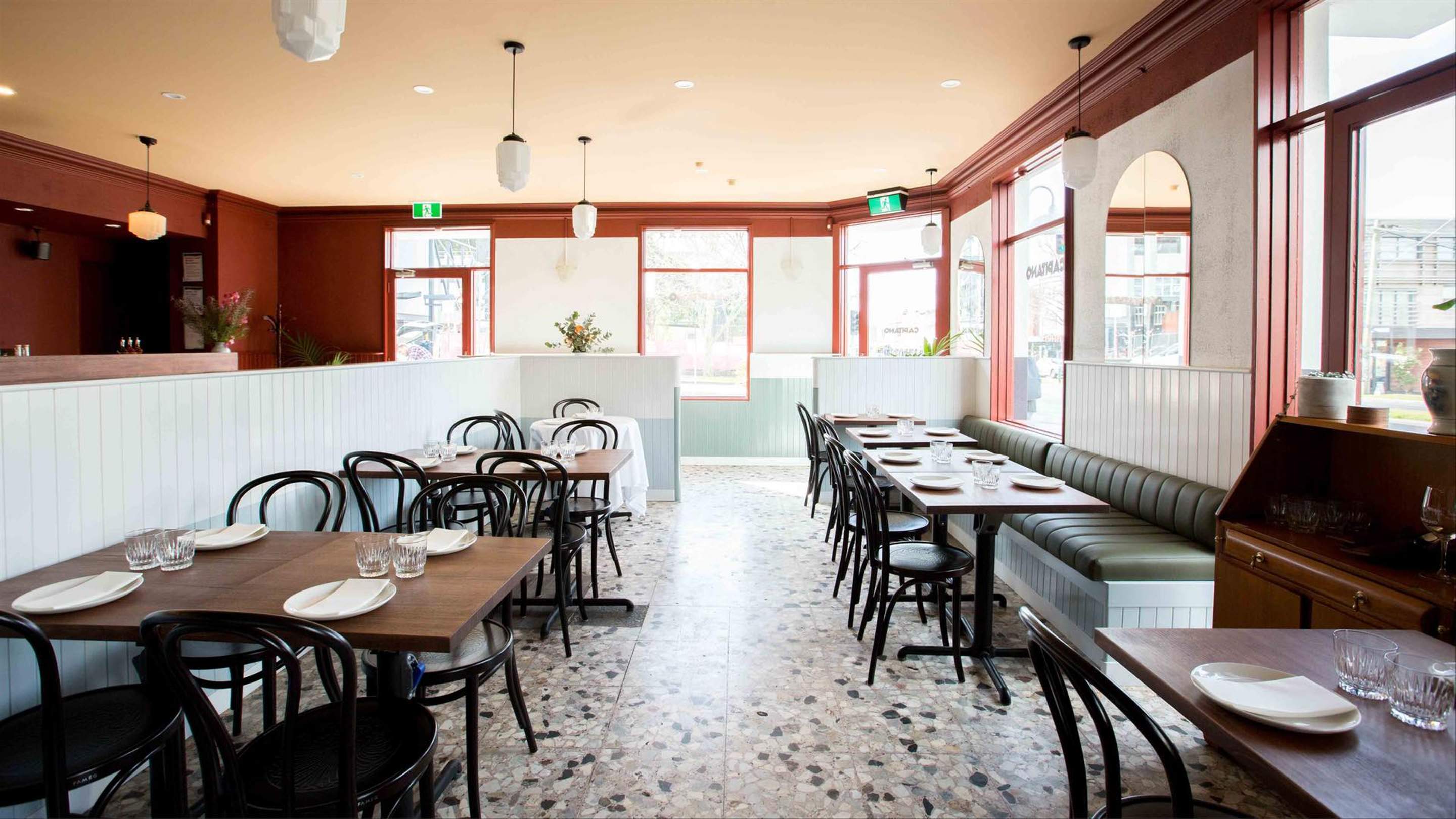 Capitano, Carlton Review