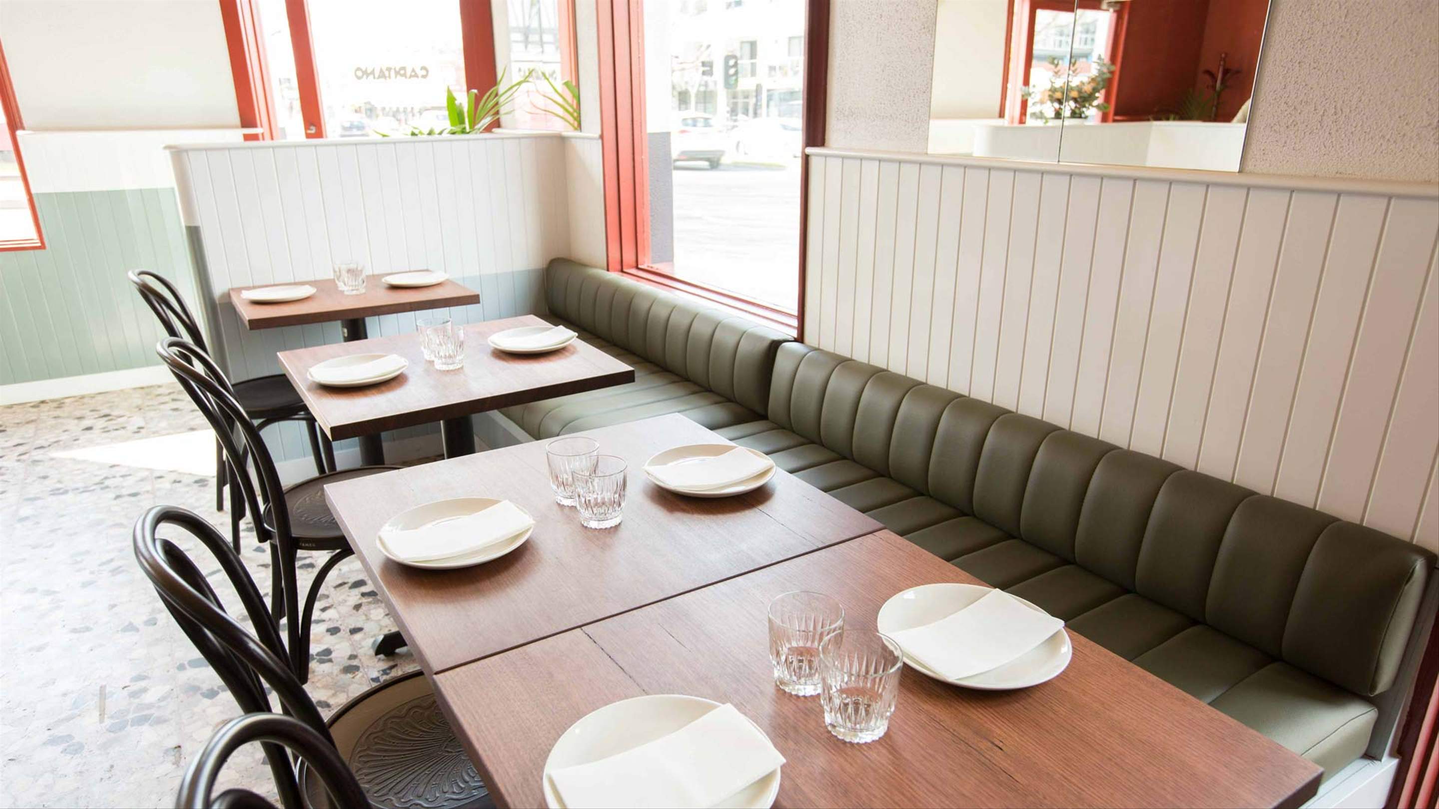 Capitano, Carlton Review