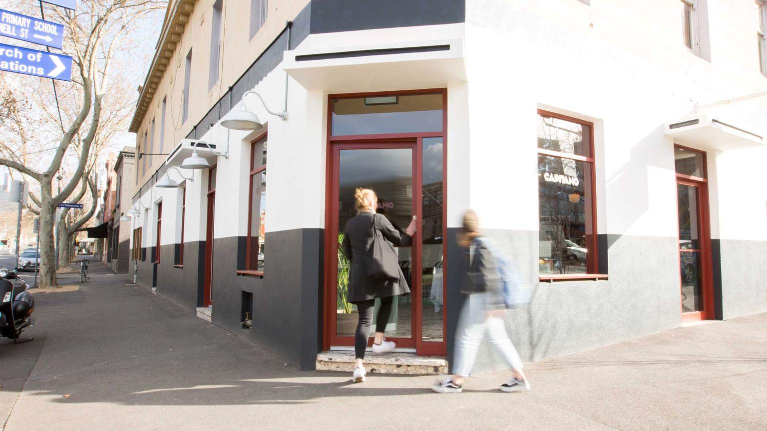 Capitano, Carlton Review