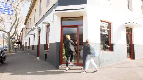 Capitano, Carlton Review