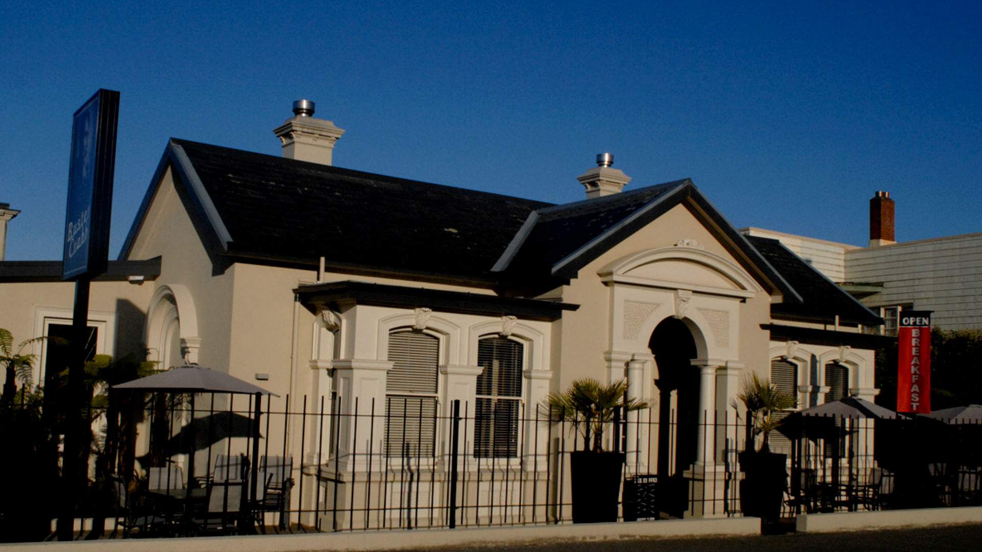 Buster Crabb, Invercargill Review