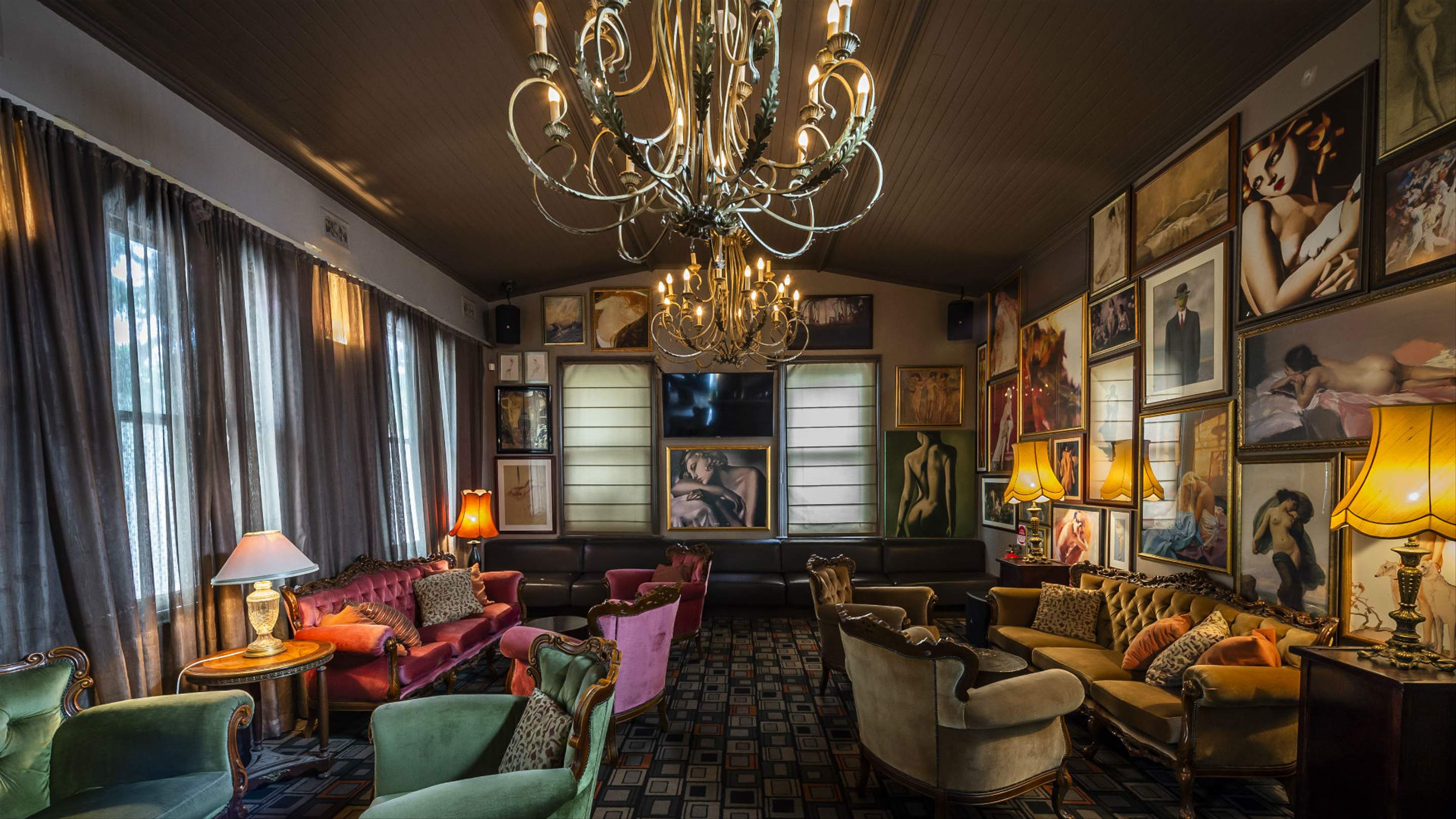 The Glebe Hotel, Glebe Review