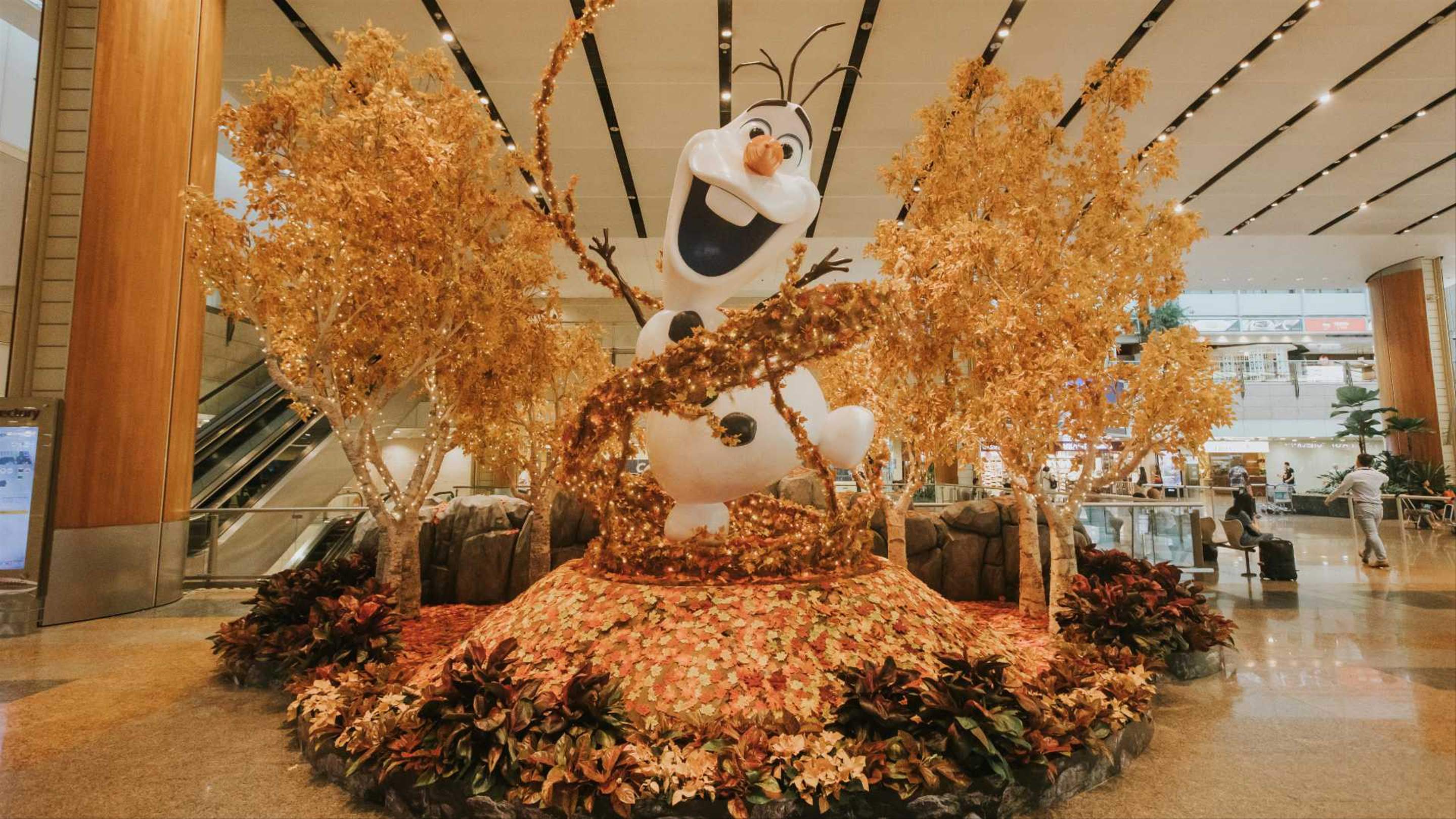 A Snow-Filled Winter Wonderland Has Descended on Singapore's Changi ...