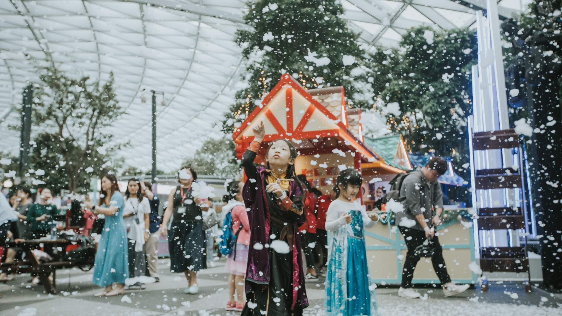A Snow-Filled Winter Wonderland Has Descended on Singapore's Changi ...