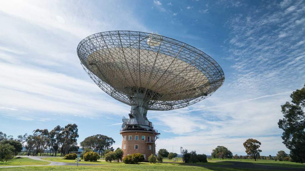 CSIRO Parkes Radio Telescope - Concrete Playground