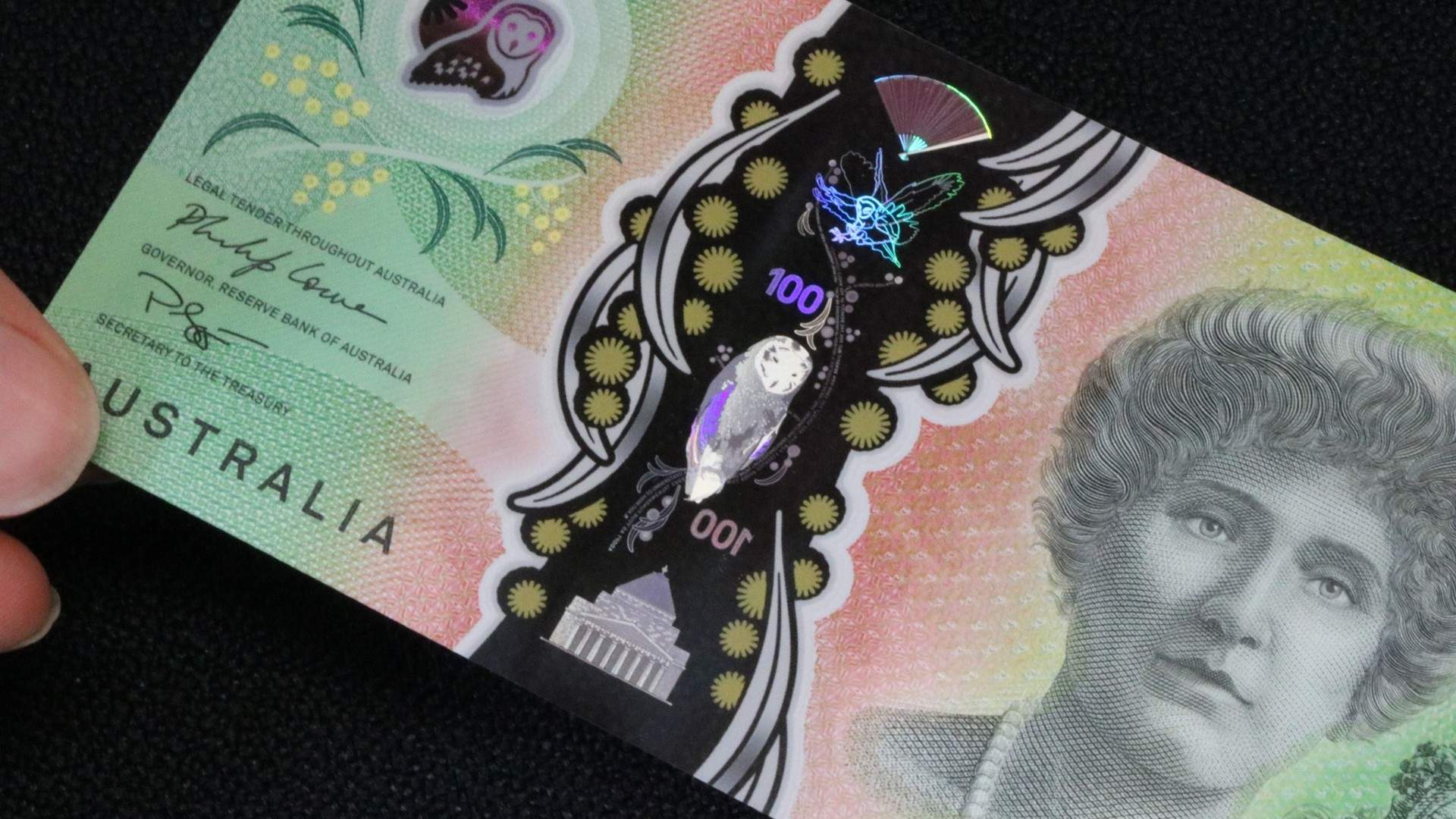 Australia's Shiny New $100 Notes Are On Their Way to Your Wallet ...