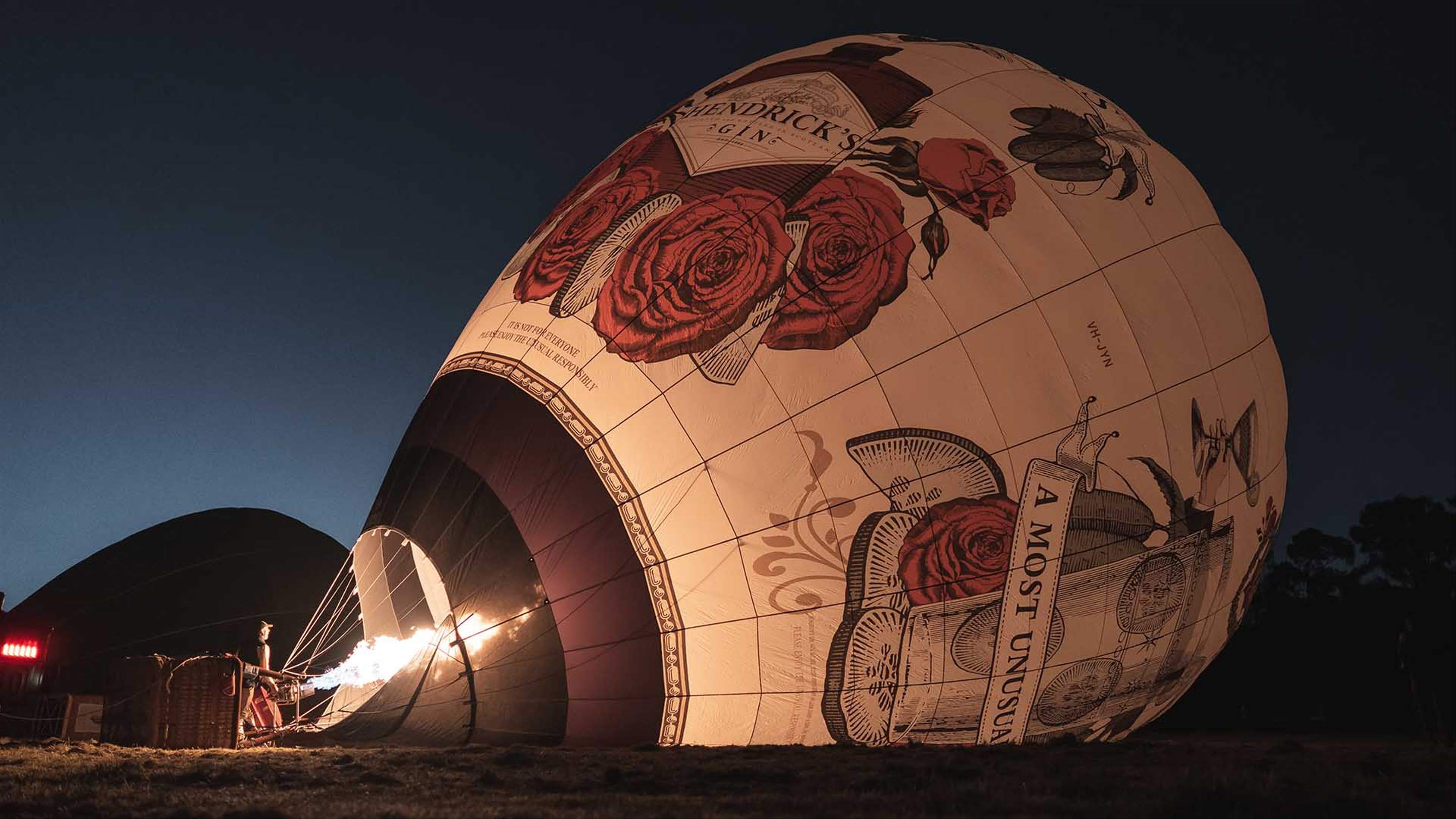 A Gin-Slinging Hot Air Balloon Bar Will Float More Than 30 Metres Above ...