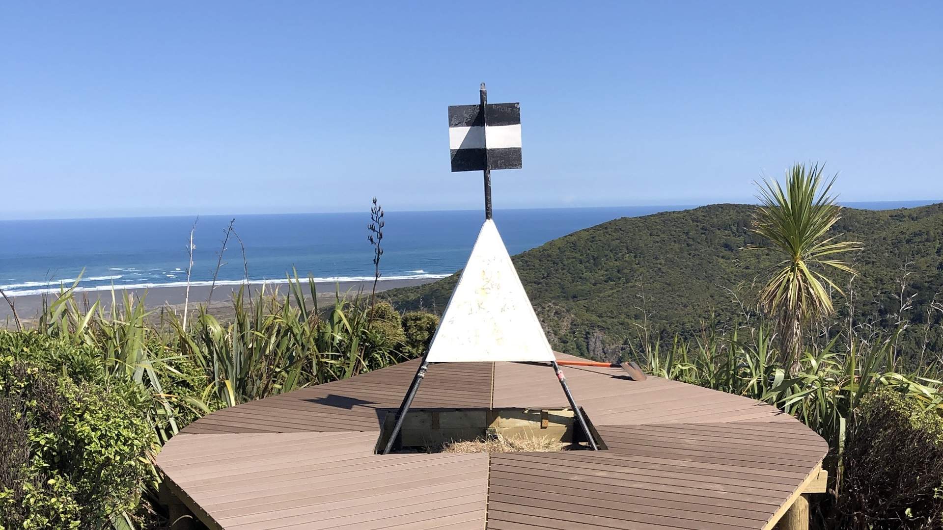 This Wild Coastal Track Has Reopened in Auckland's Waitakere Ranges ...