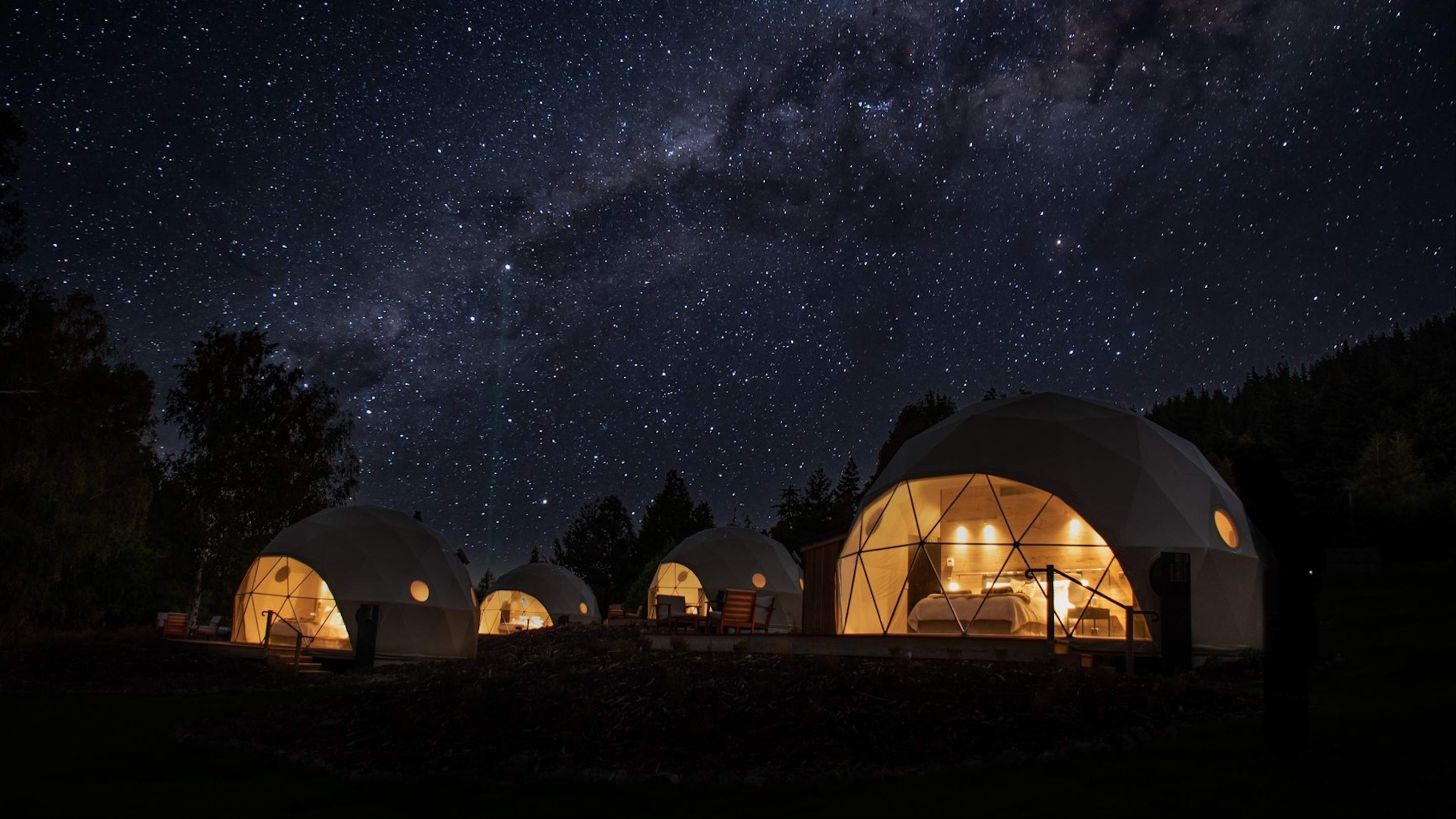 This New High Country Lodge Comes with Six Cocoon-Like Sleeping Pods ...
