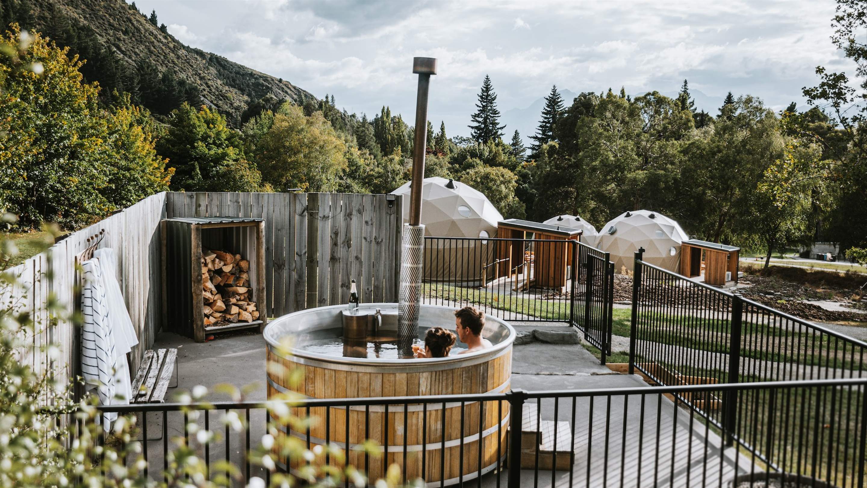 This New High Country Lodge Comes with Six Cocoon-Like Sleeping Pods ...