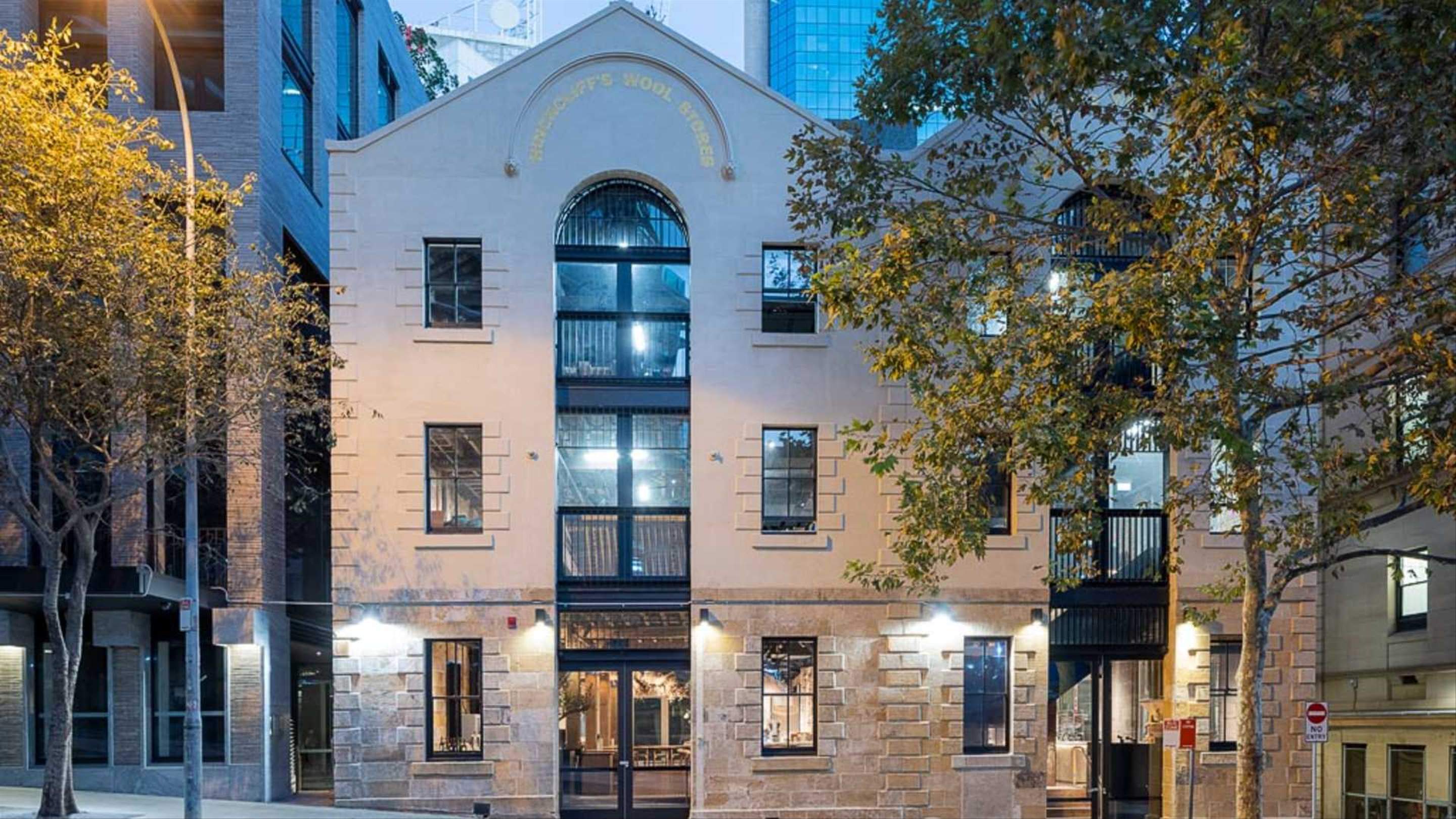 Hinchcliff House, Sydney Review