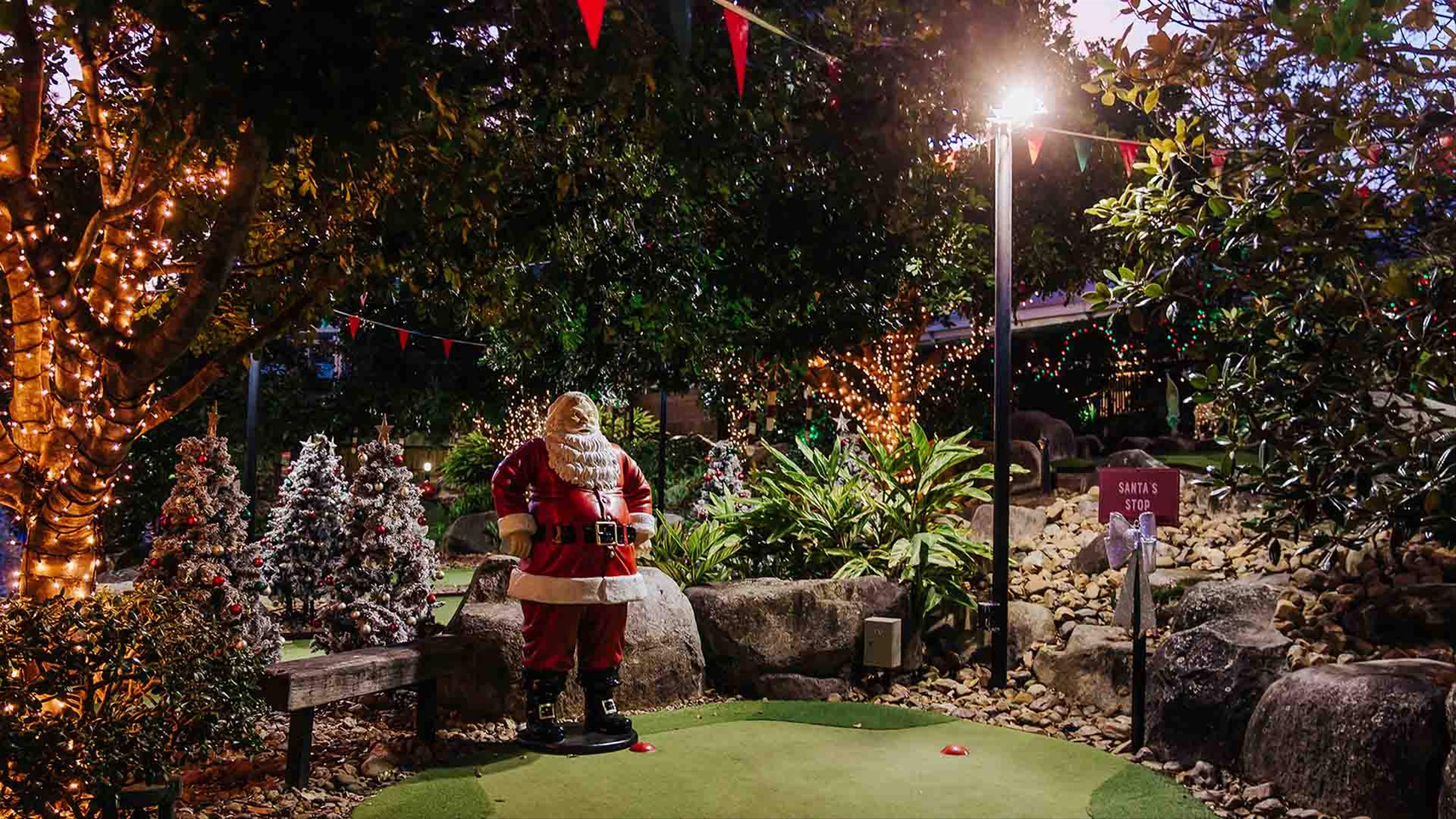 Victoria Park Is Bringing Back Its Christmas-Themed Mini Golf Course to ...