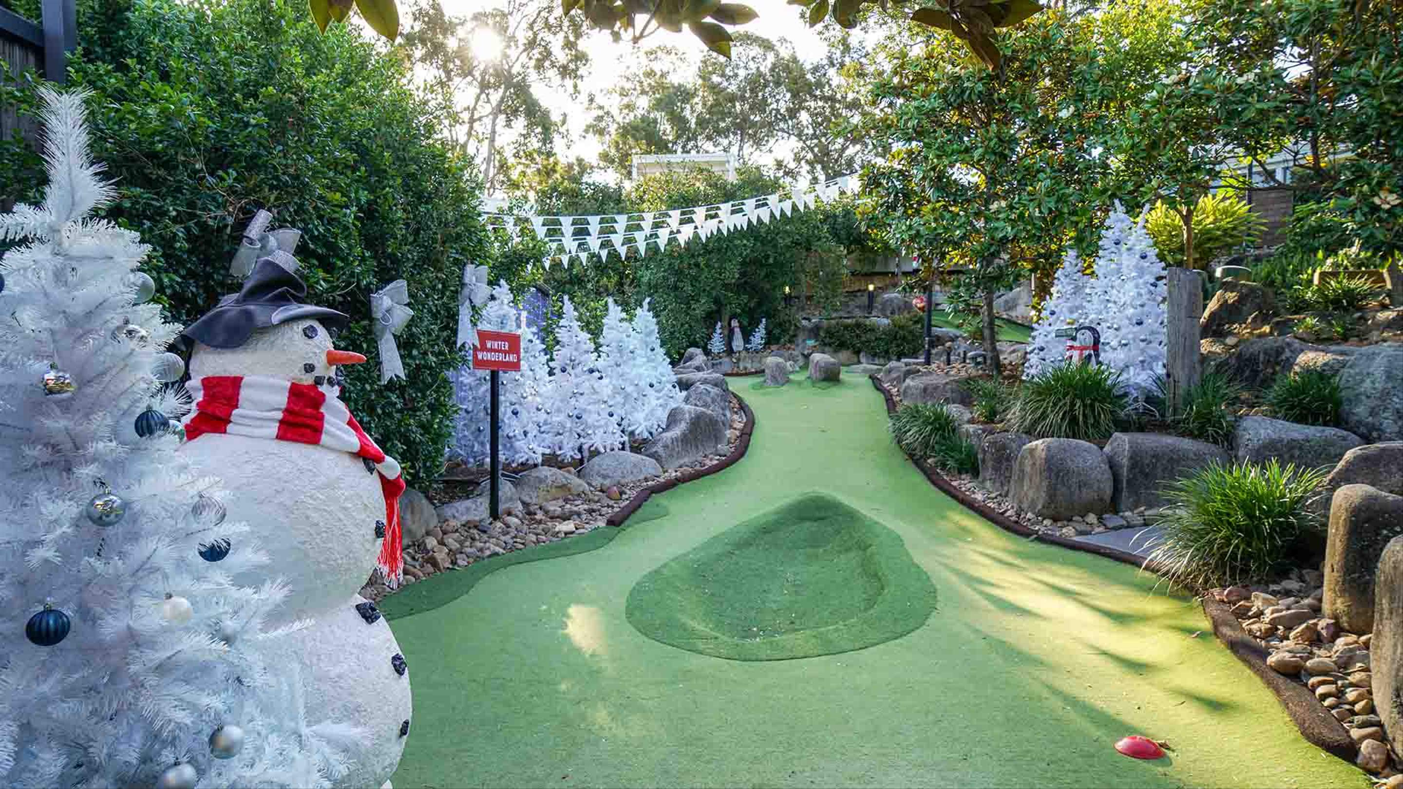 Victoria Park Is Bringing Back Its Christmas-Themed Mini Golf Course to ...