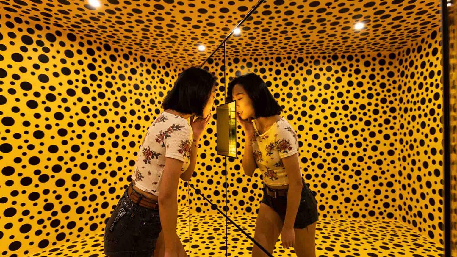 One of Yayoi Kusama's Pumpkin-Filled Infinity Rooms Is Popping Up in ...