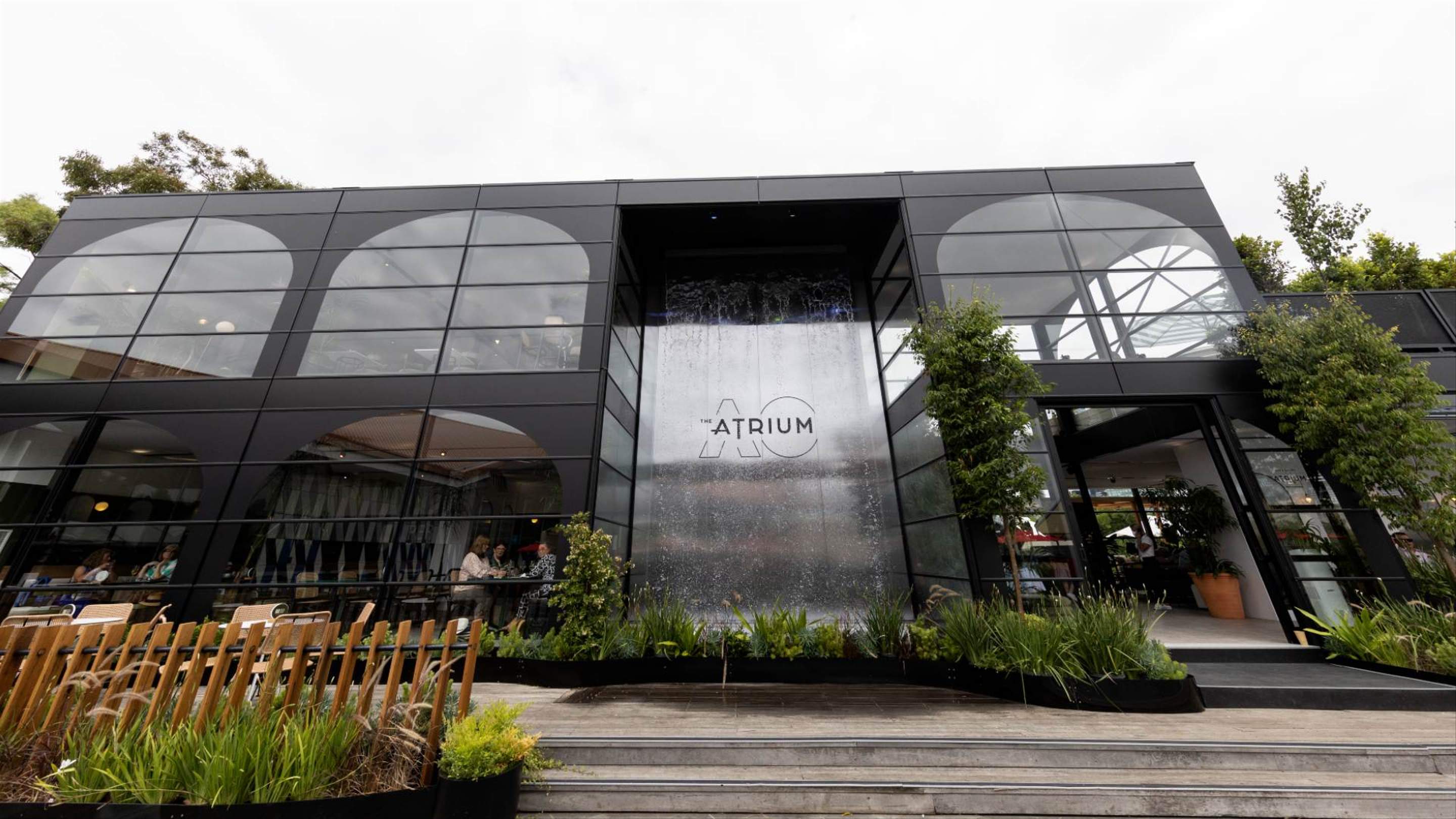 Your Guide to the Best Food and Drink to Try Courtside at the ...