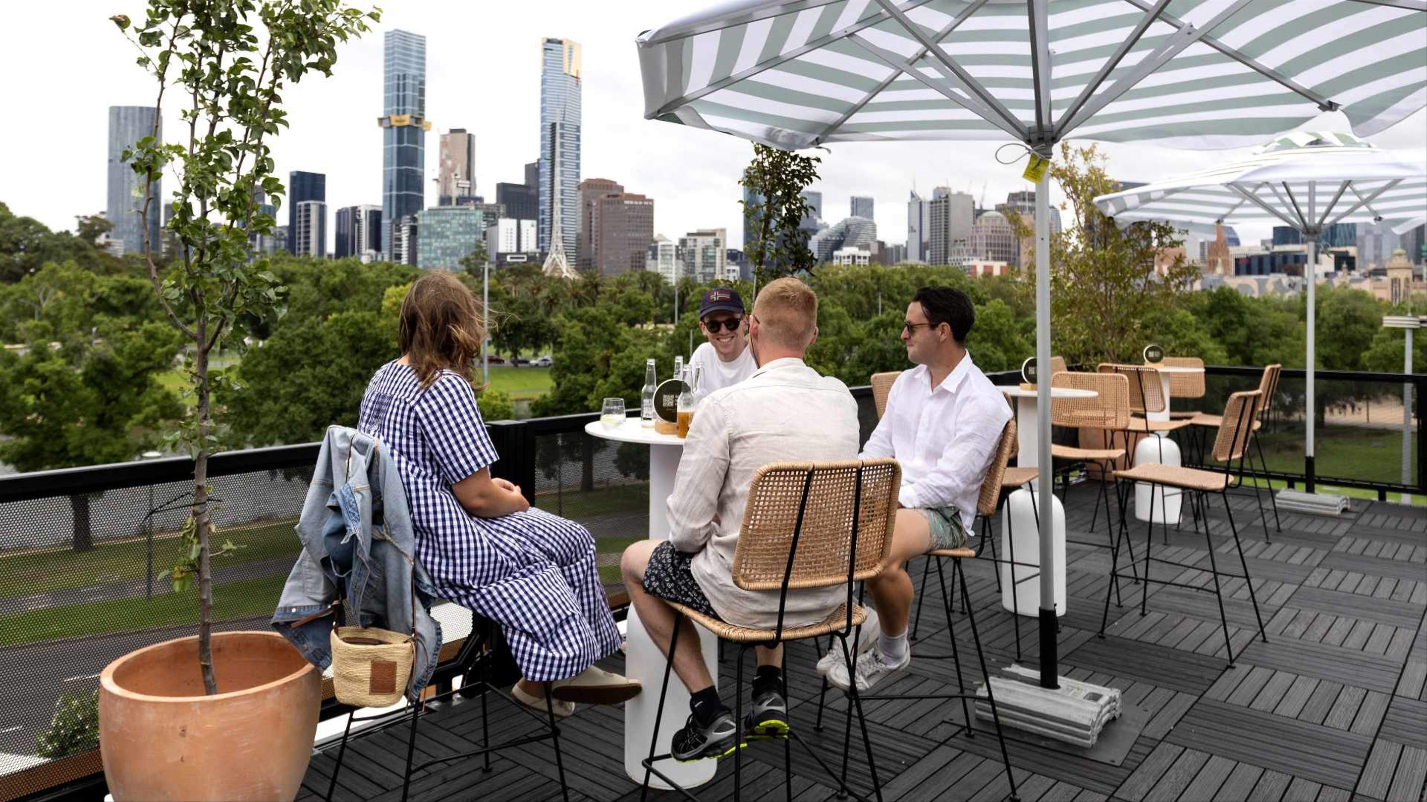 Your Guide to the Best Food and Drink to Try Courtside at the ...