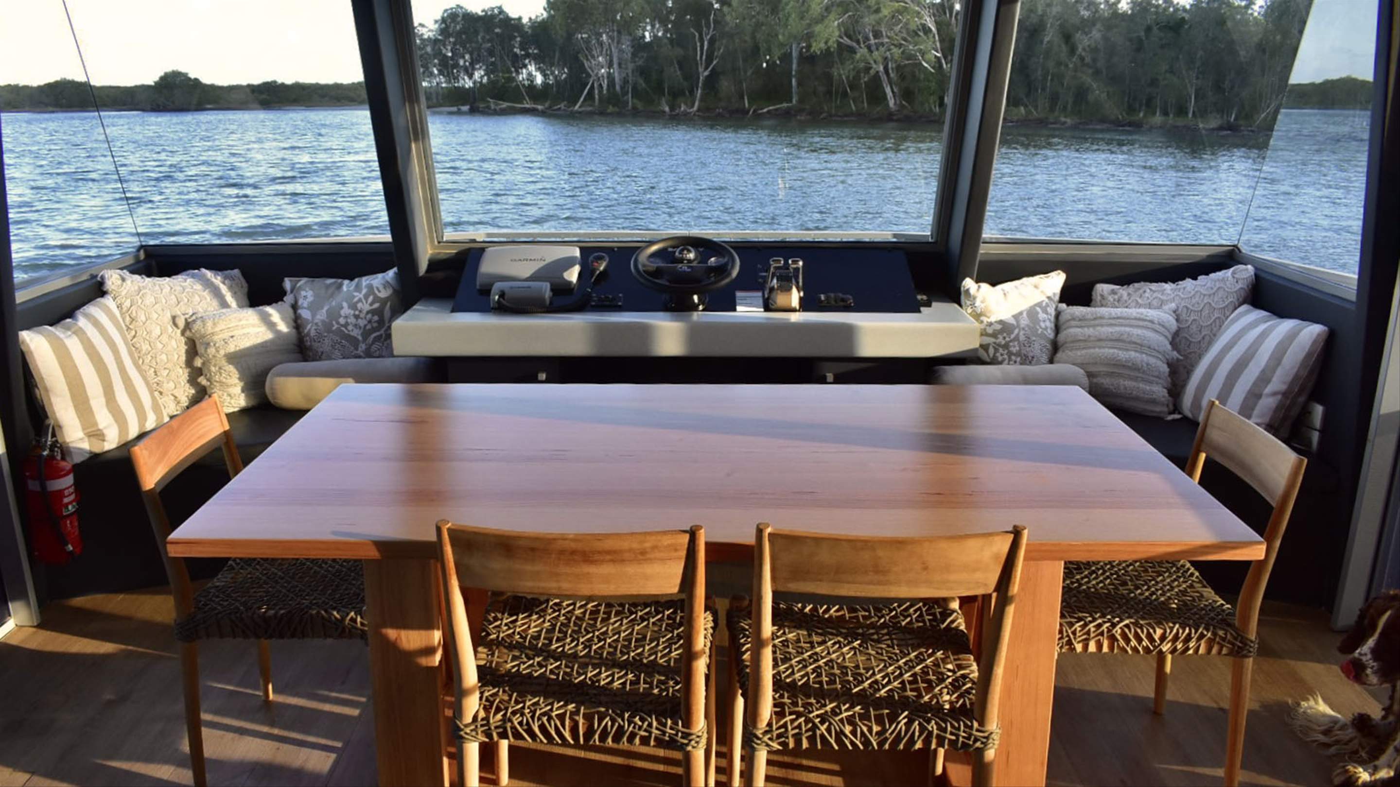 You Can Now Enjoy a Luxe Houseboat Getaway on This Three-Storey 'Flotel ...