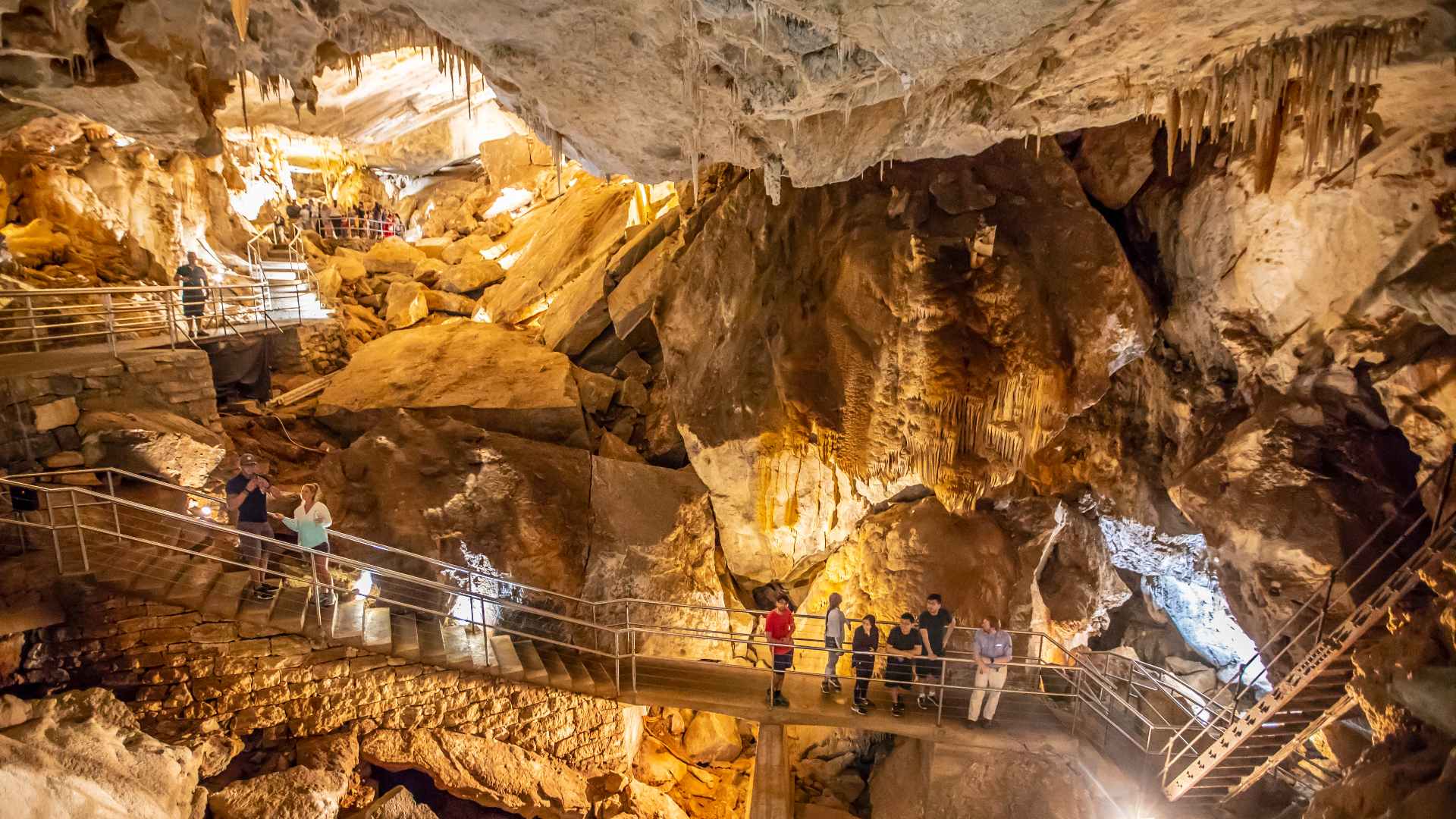 Jenolan Caves - Concrete Playground