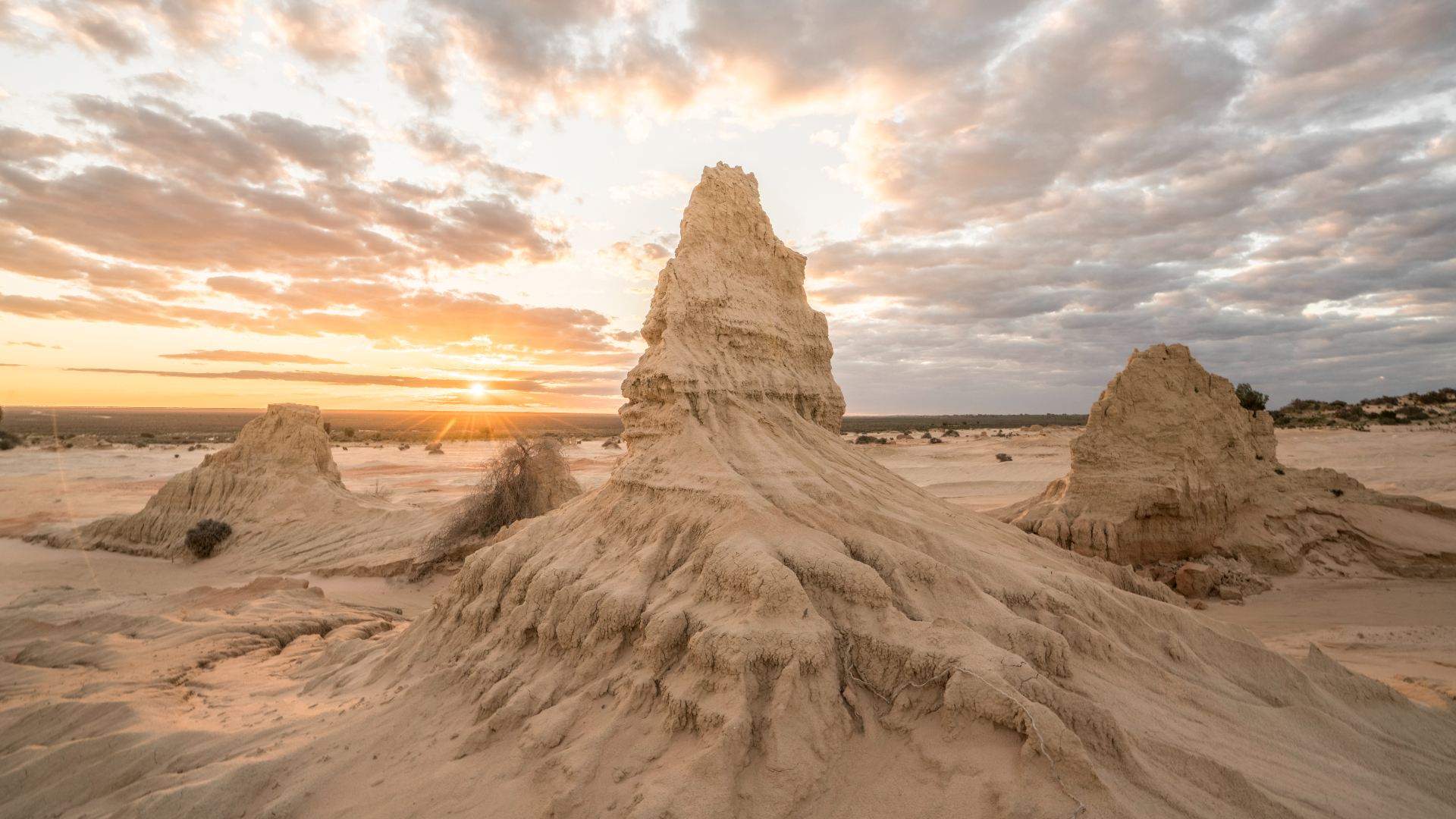 Ten Weird and Wonderful NSW Landmarks That You Should've Seen in Person ...