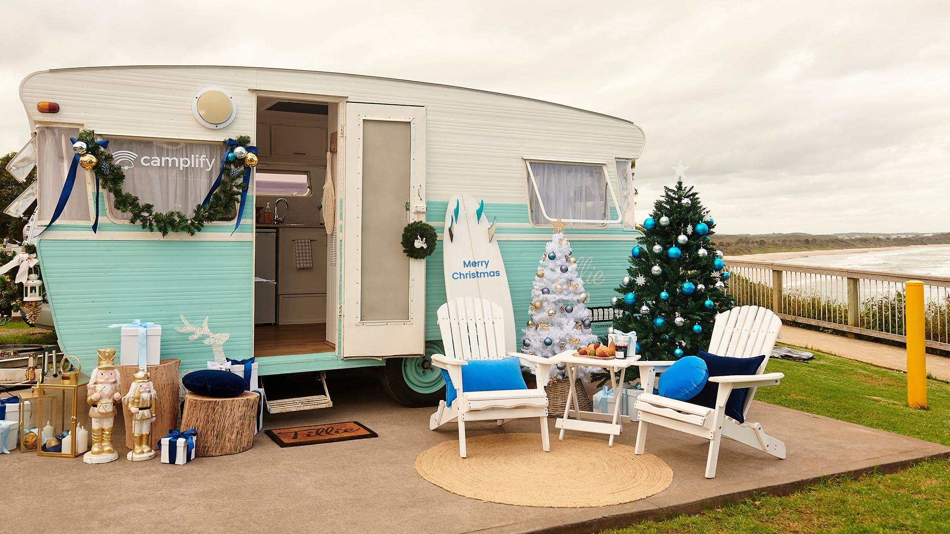 You Can Now Book a Festive Getaway in a Christmas-Themed Caravan in ...