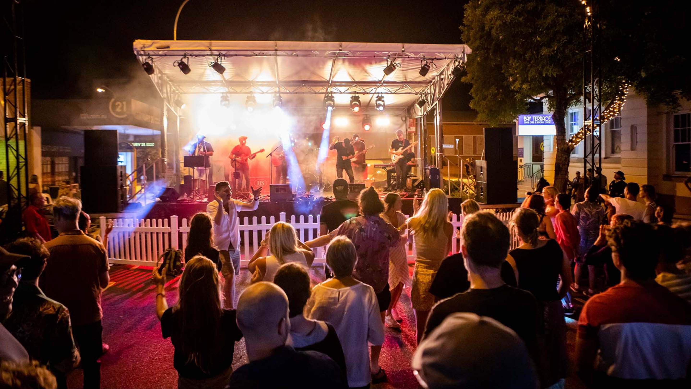 Wynnum Fringe Is Back for 2022 to Fill Brisbane's Bayside with Music, Comedy, Bars and a Ferris ...