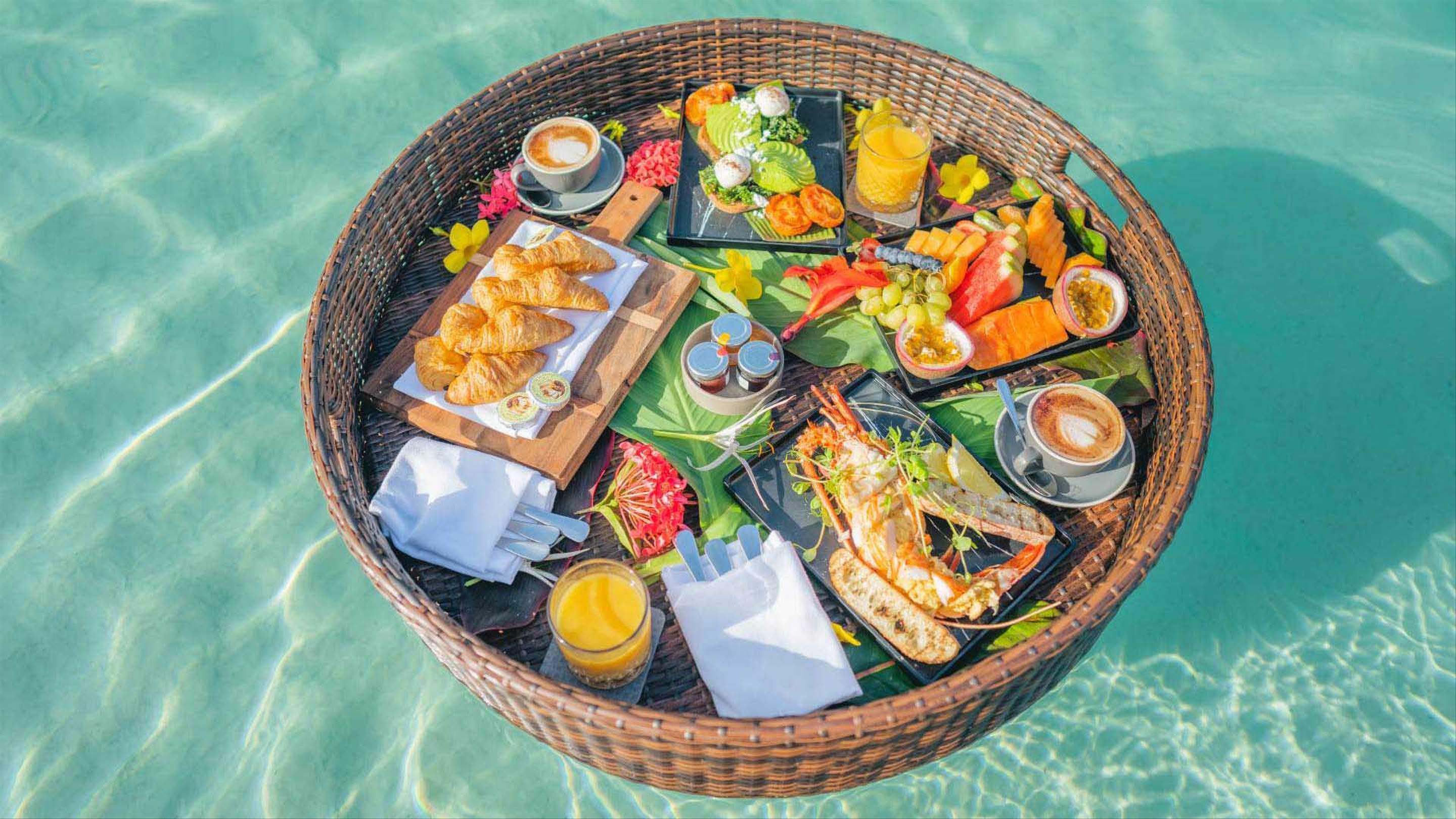 This Five-Star Resort in Port Douglas Has Just Launched a Bali-Style Floating Breakfast ...