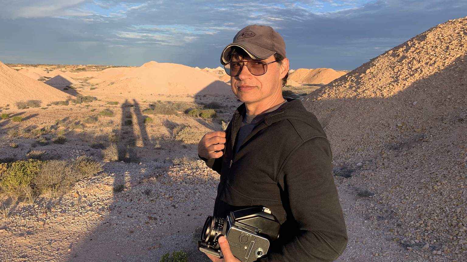 Making More Than Just a New 'Mystery Road': Ivan Sen and Simon Baker ...