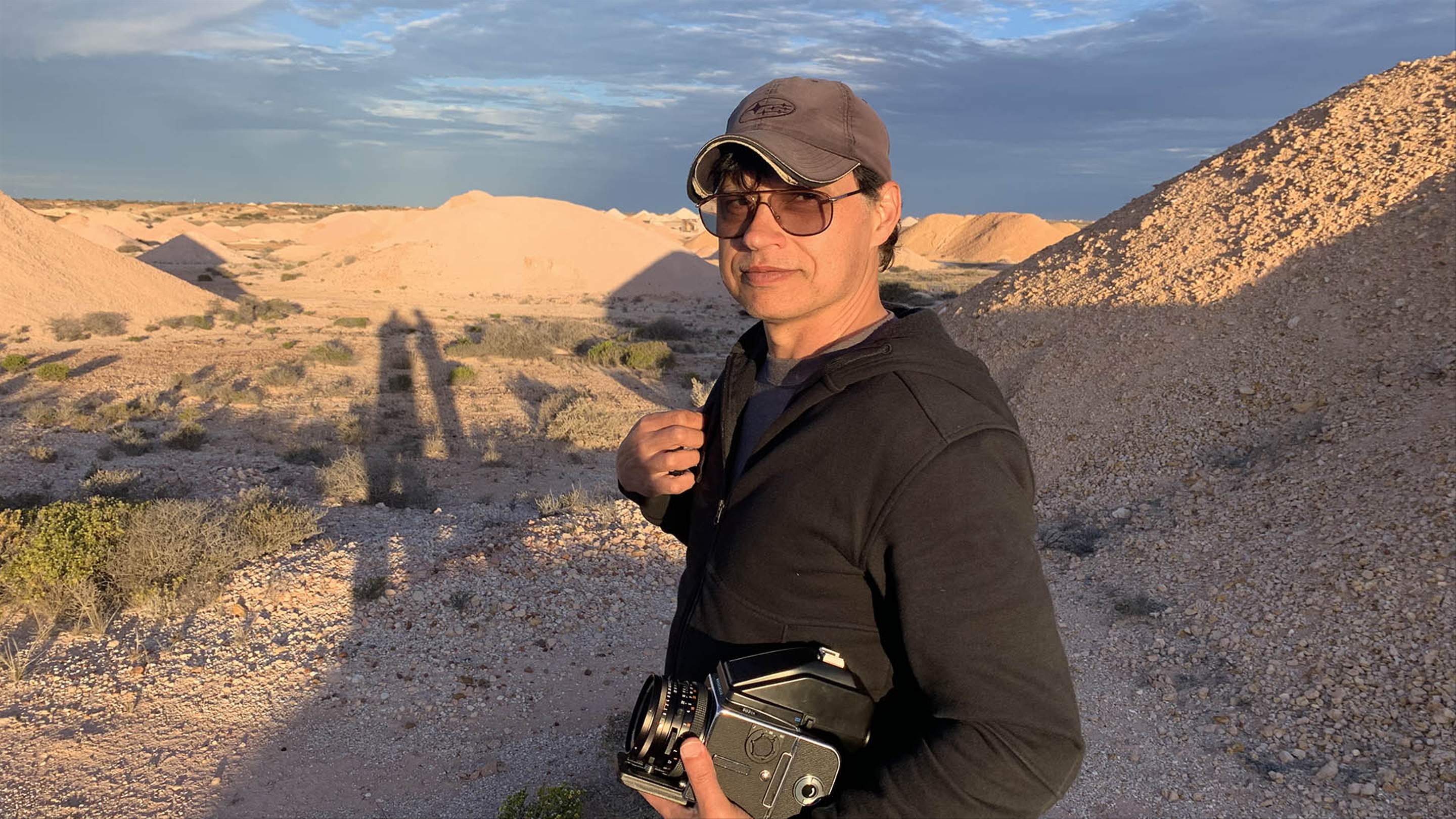 Making More Than Just a New 'Mystery Road': Ivan Sen and Simon Baker ...