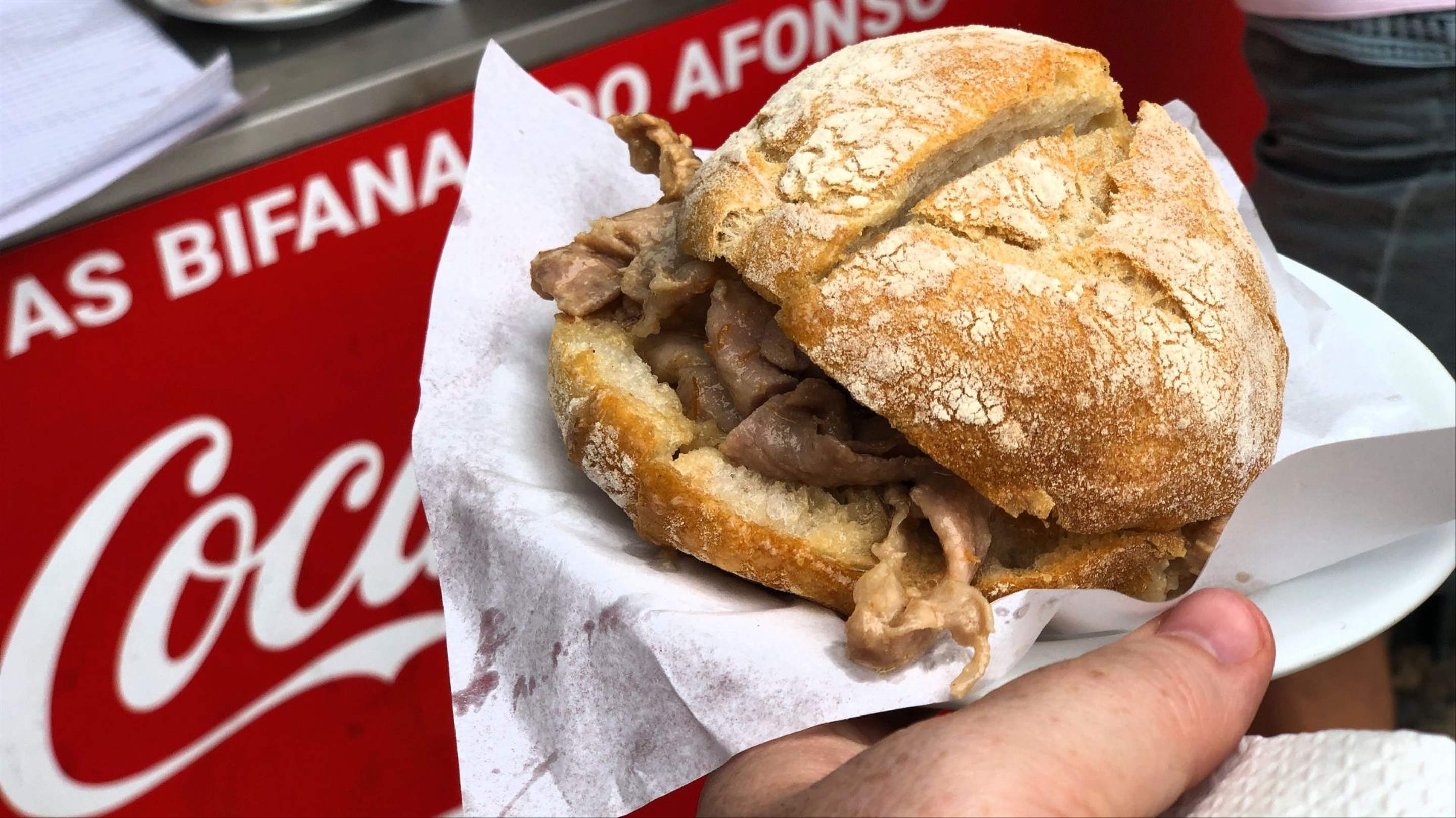 As Bifanas of Afonso, Lisboa Review