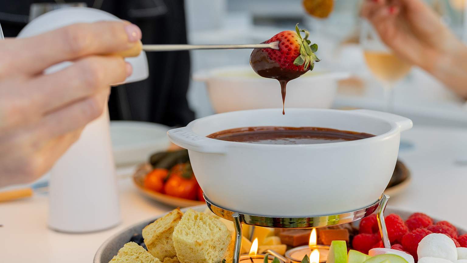 Lina Is Getting a Two-Month-Long Winter Makeover with Rooftop Igloos ...