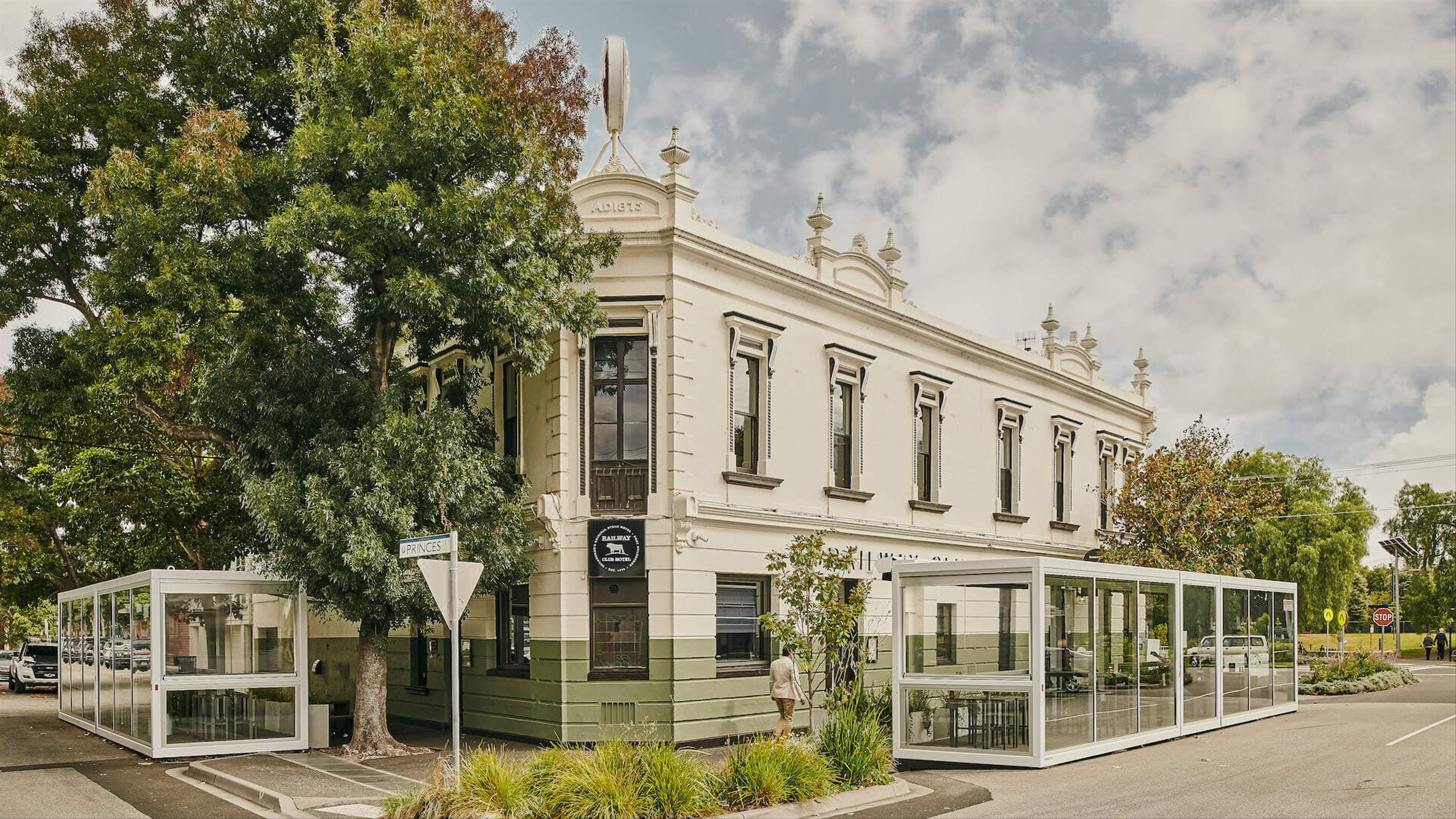 Railway Club Hotel, Port Melbourne Review