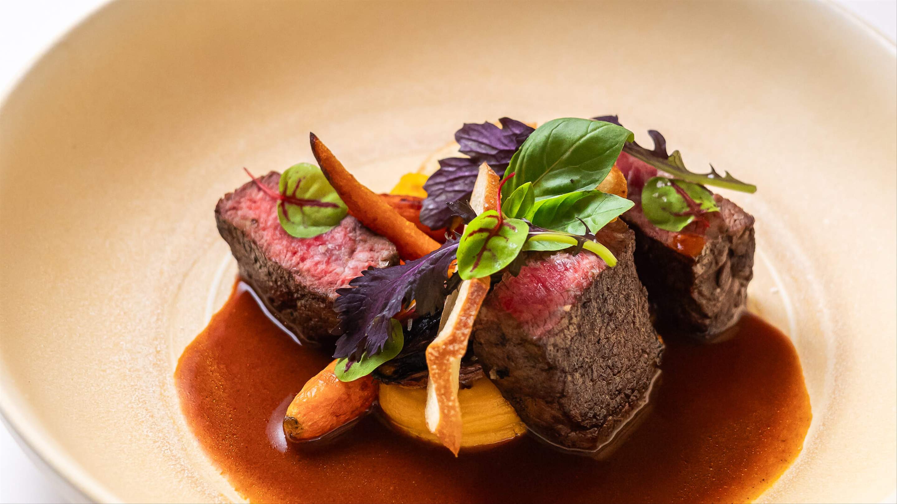 Hoiana, Melbourne Review