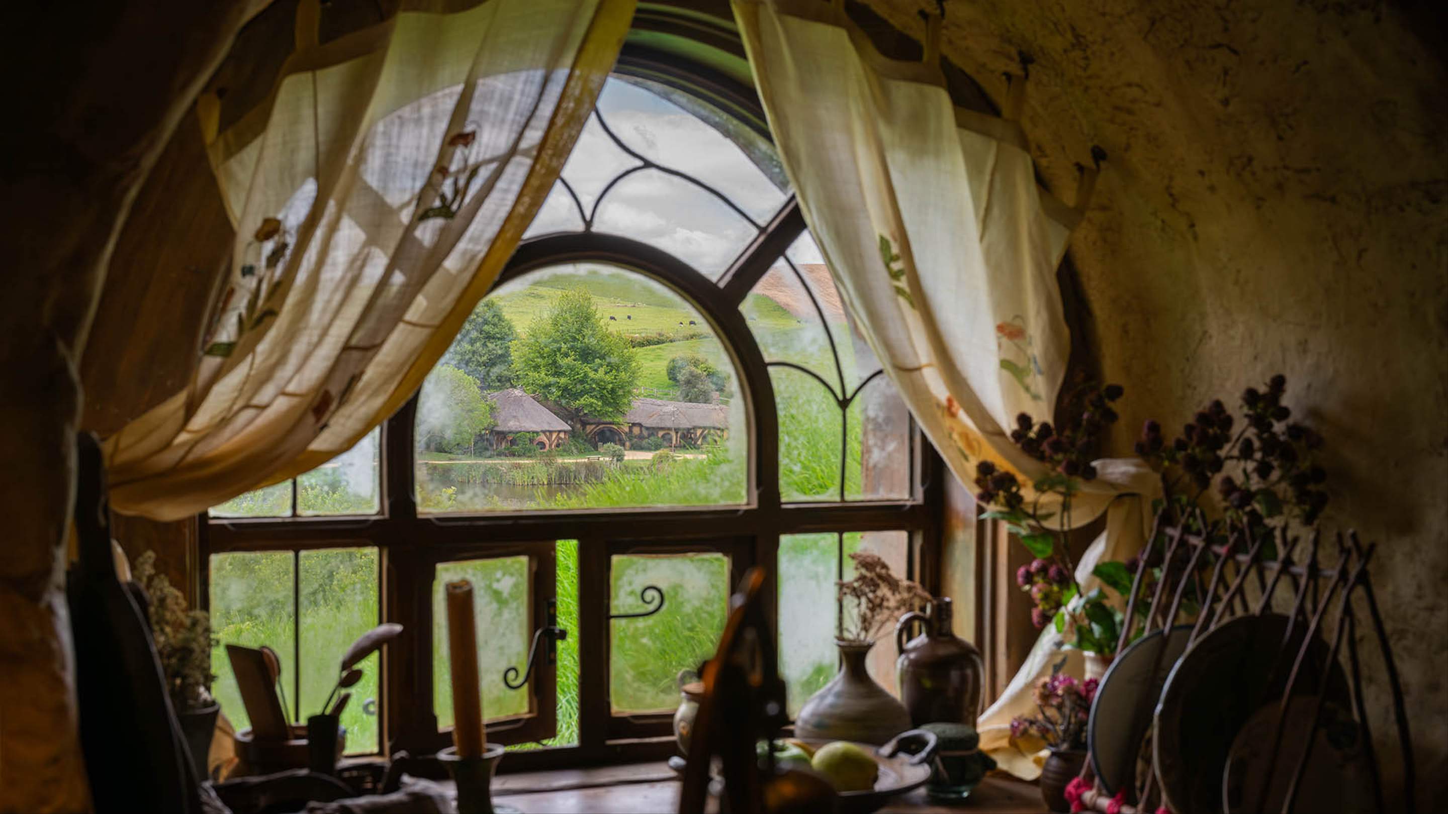 The Hobbiton Movie Set Has Opened Its Hobbit Holes to the Public So You ...