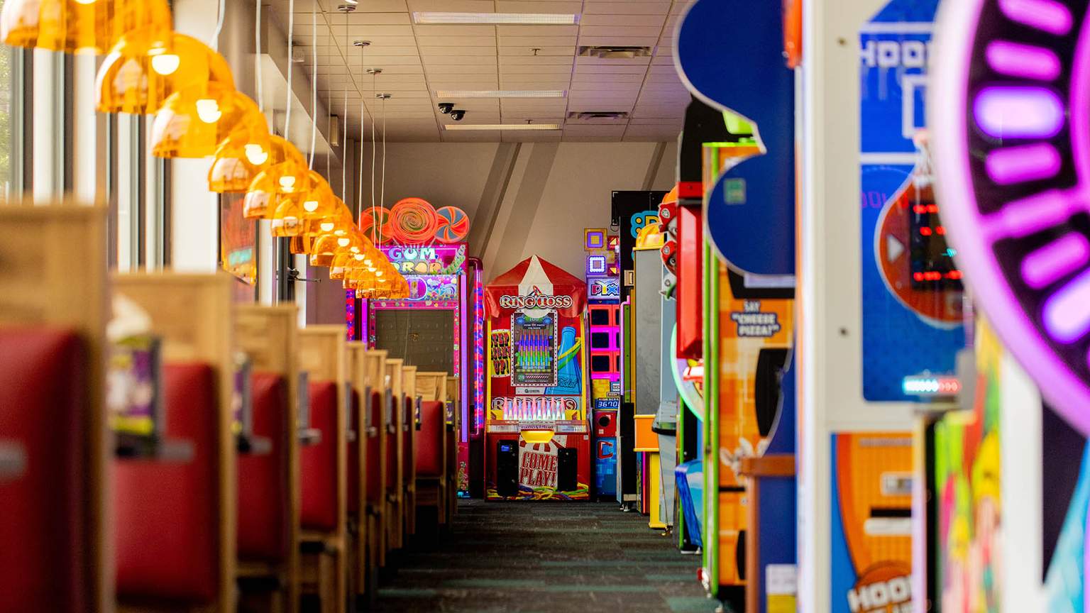 It's Official: Chuck E Cheese Is Bringing Its Pizzas and Arcade Games ...