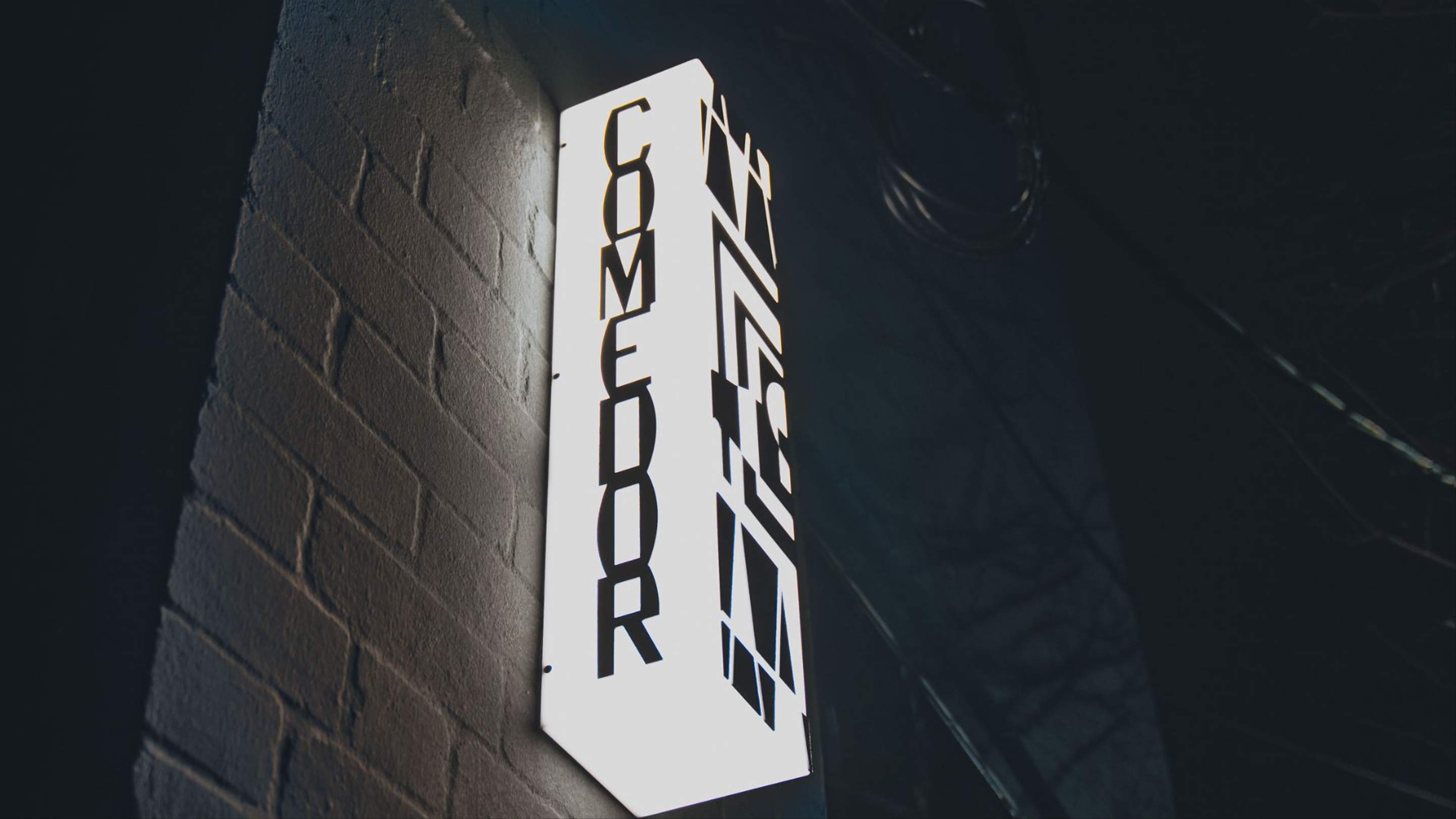 Comedor, Newtown Review